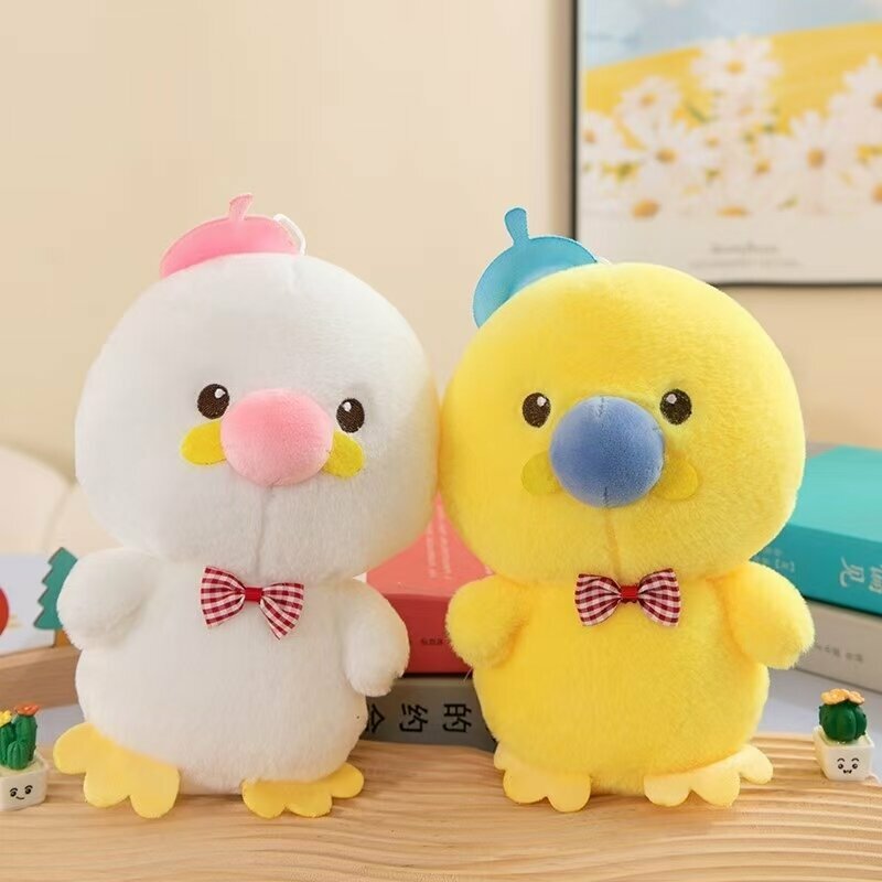 Мягкие плюшевые игрушки, в том числе куклы Sanrio, Губка Боб Квадратные Штаны и многое другое. Утенок, 23 см в длину, 1 (выбран случайным образом).
