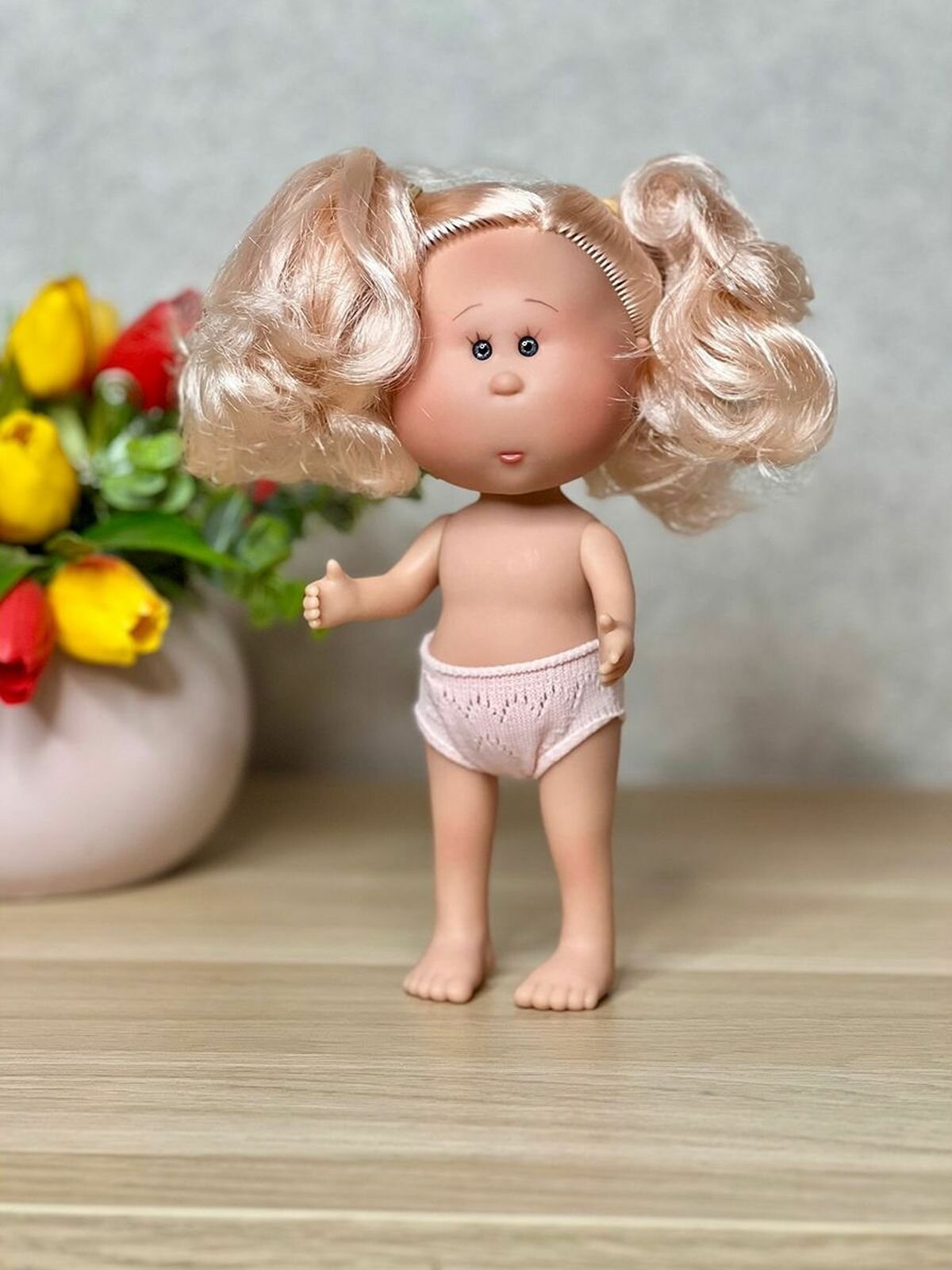 Кукла Nines виниловая 23 см Little Mia без одежды