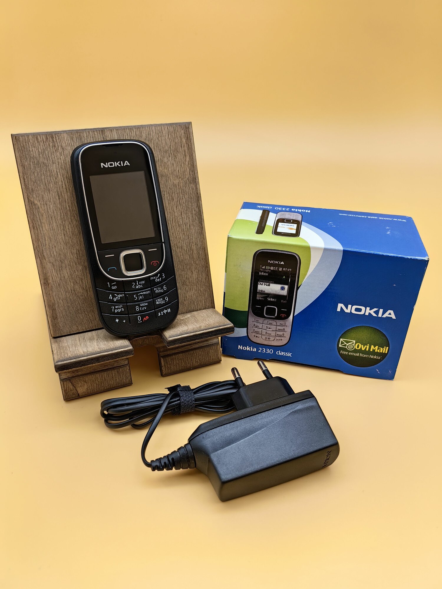 Мобильный кнопочный телефон Nokia 2330 Classic, Черный