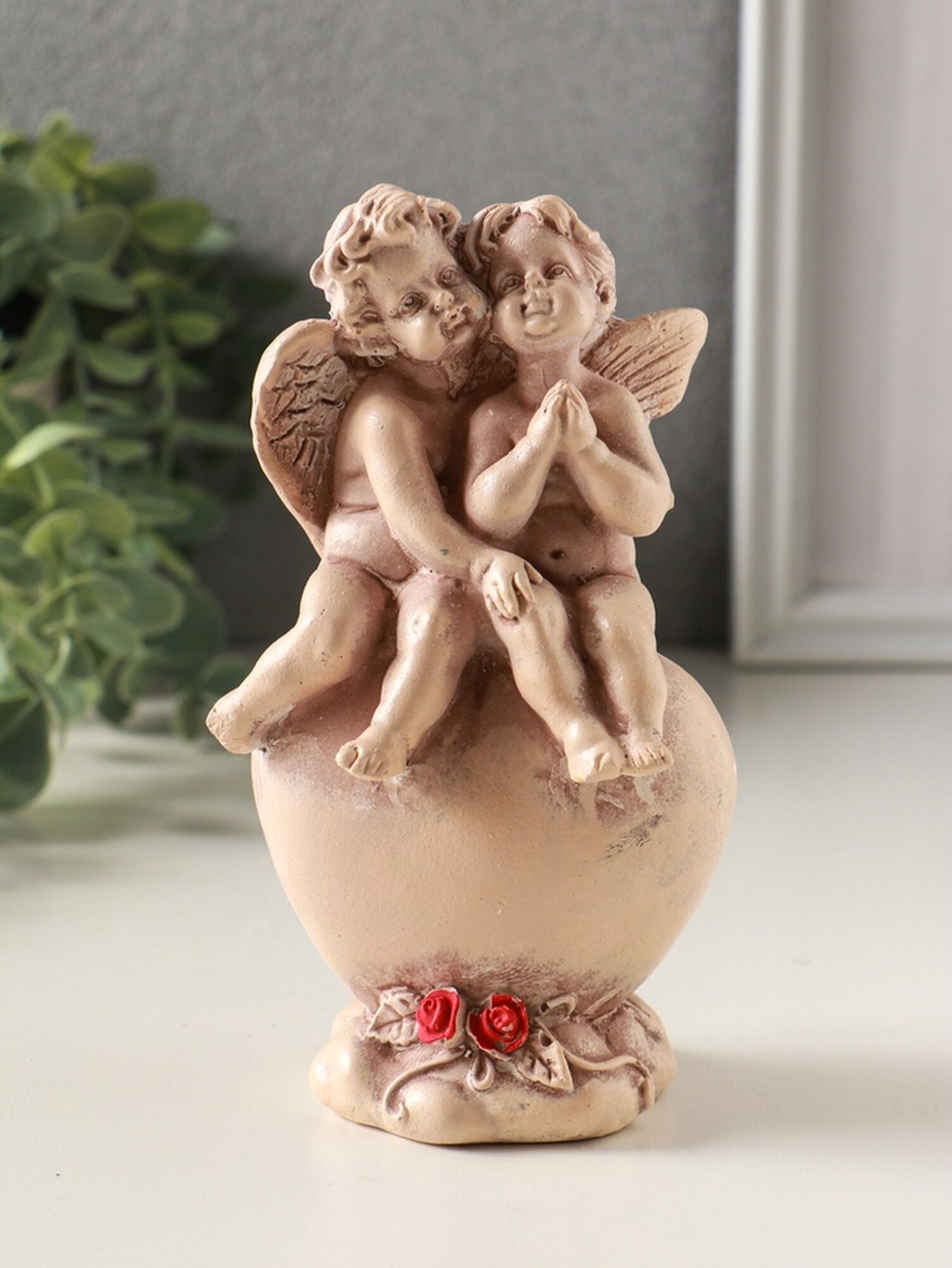 Статуэтка "Ангелочки на сердце" высота 15 см, эффект состаривания, слоновая кость