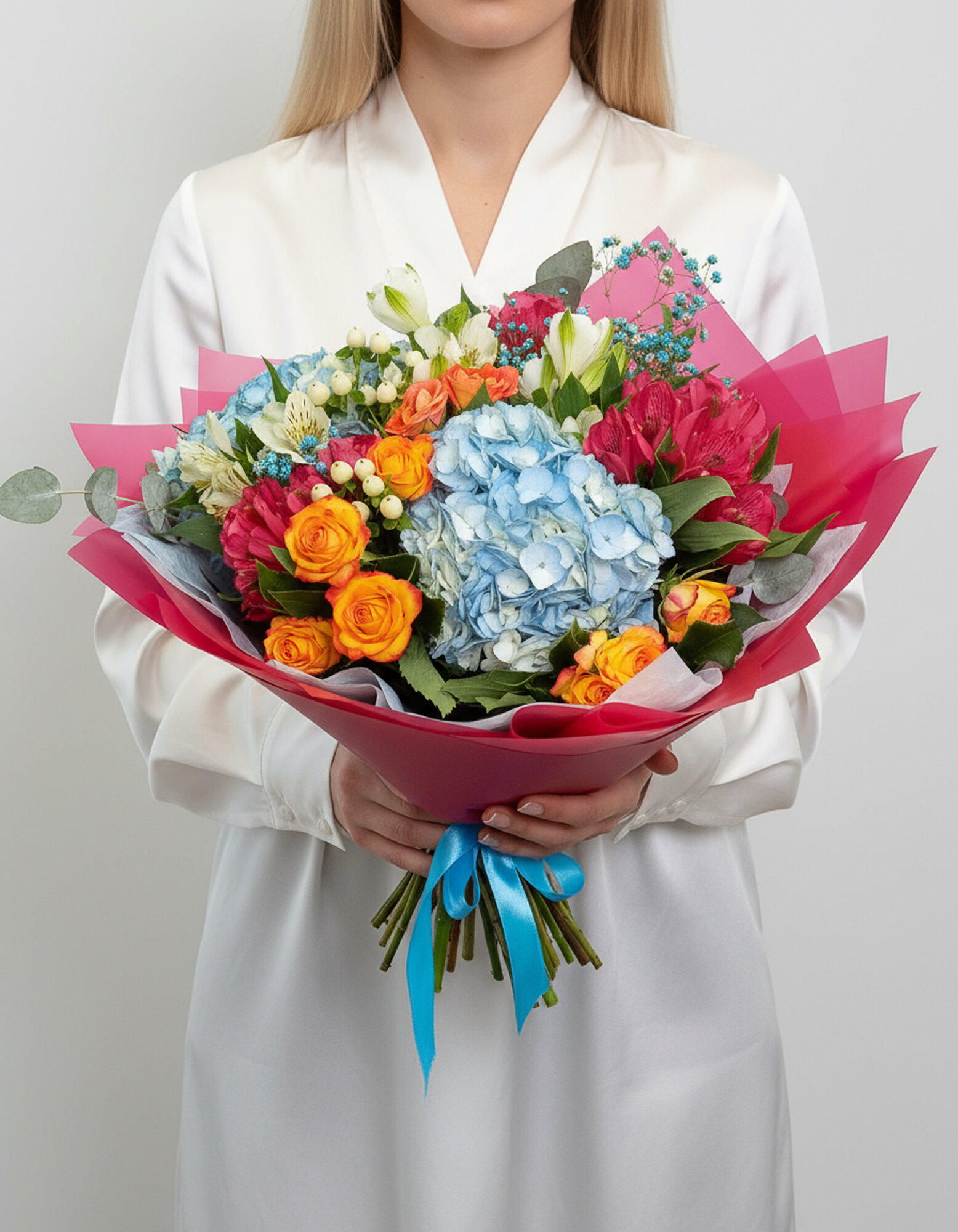 Букет Vornikov Bouquets "Сентиментальность", гортензия, розы, альстромерии, гипсофилы, высота 40 см