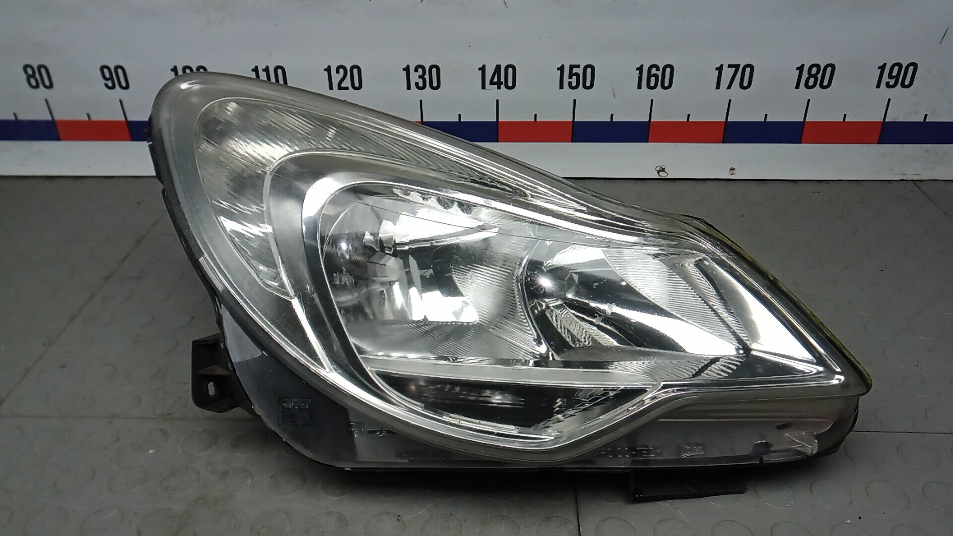 Фара правая OPEL CORSA D