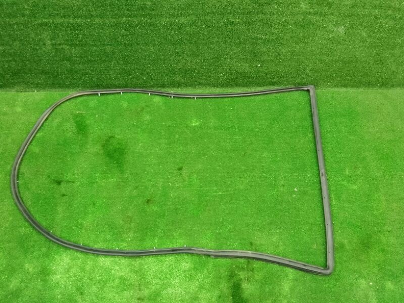 Уплотнитель двери Toyota Corolla Fielder 121 Б/У с пробегом