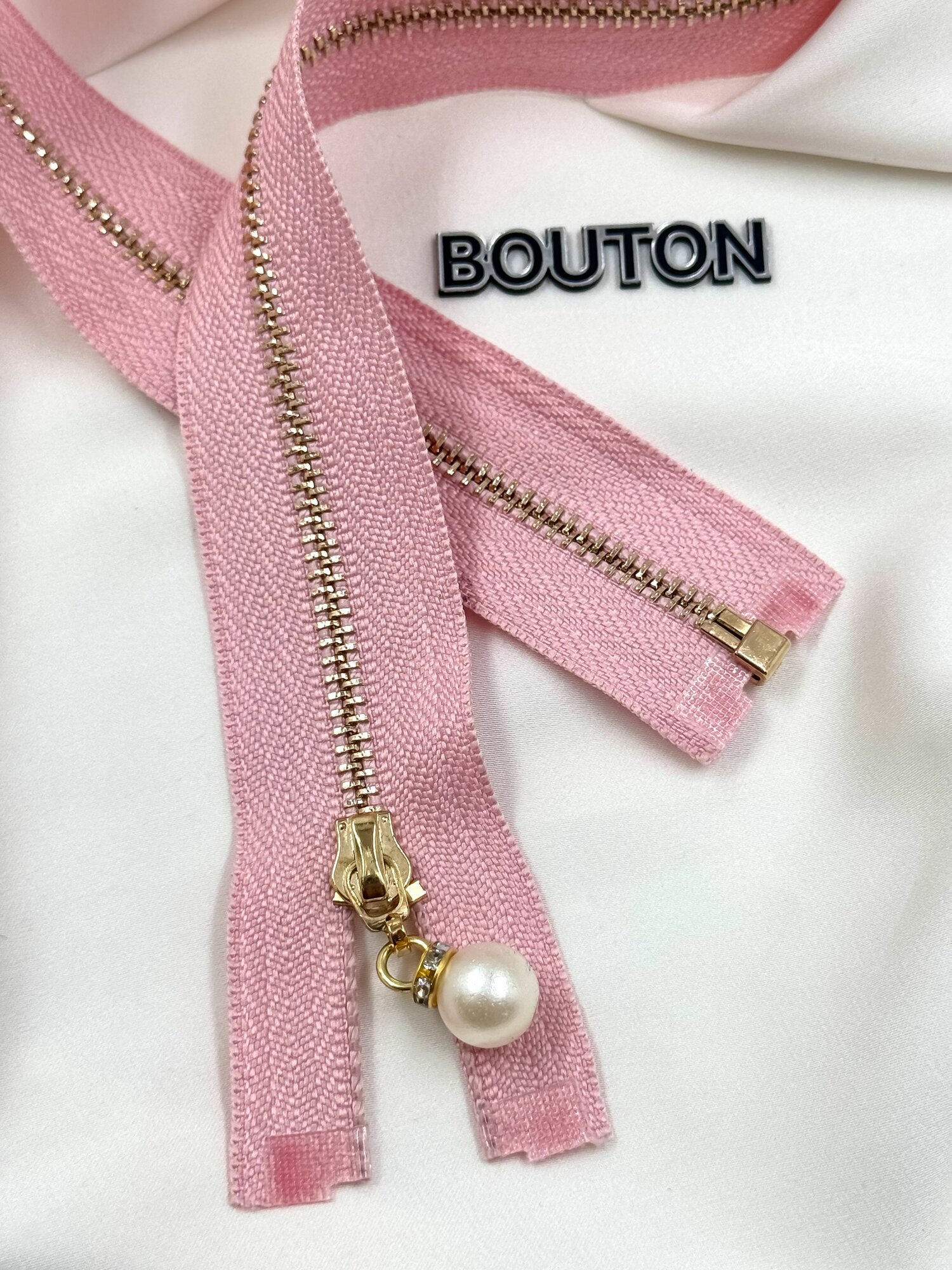 Молния неразъемная розовая с жемчугом 15 см