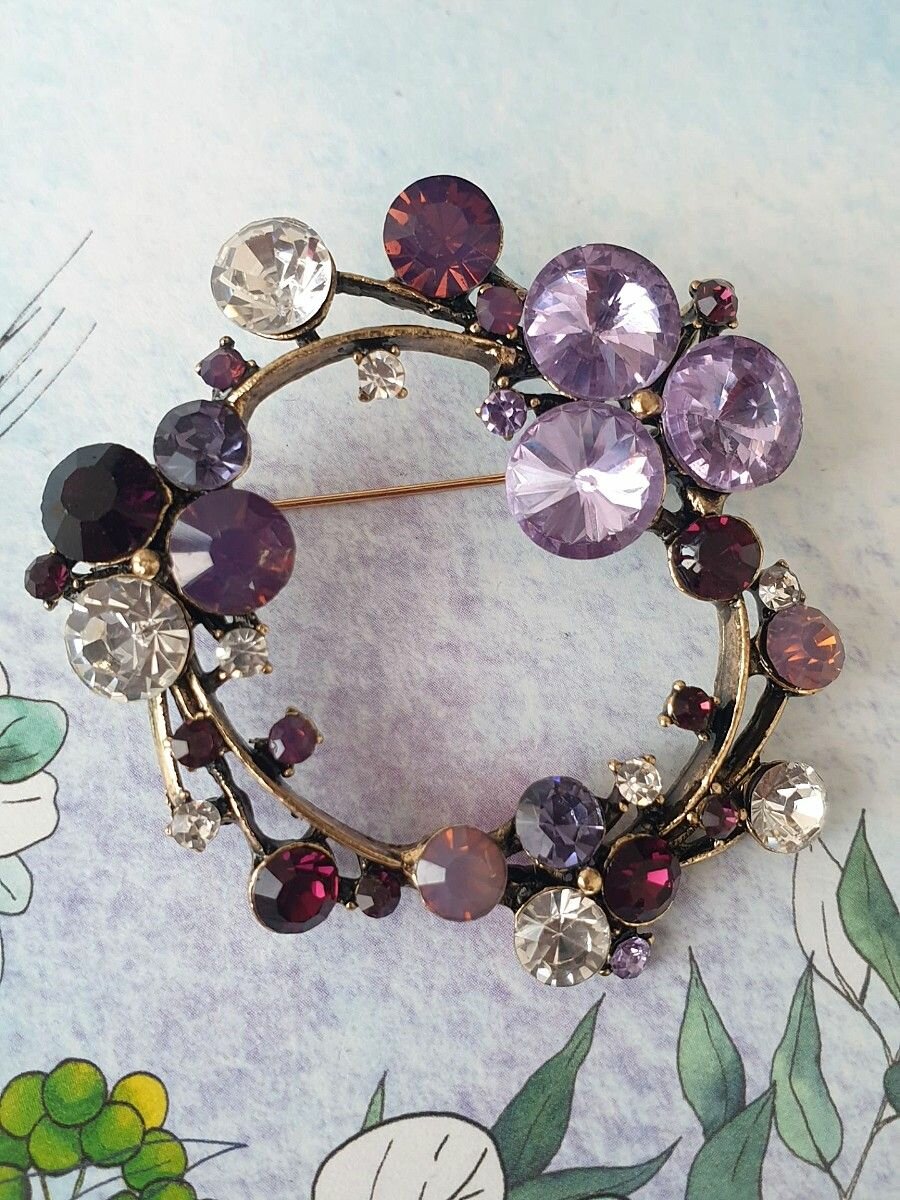 Брошь, стразы