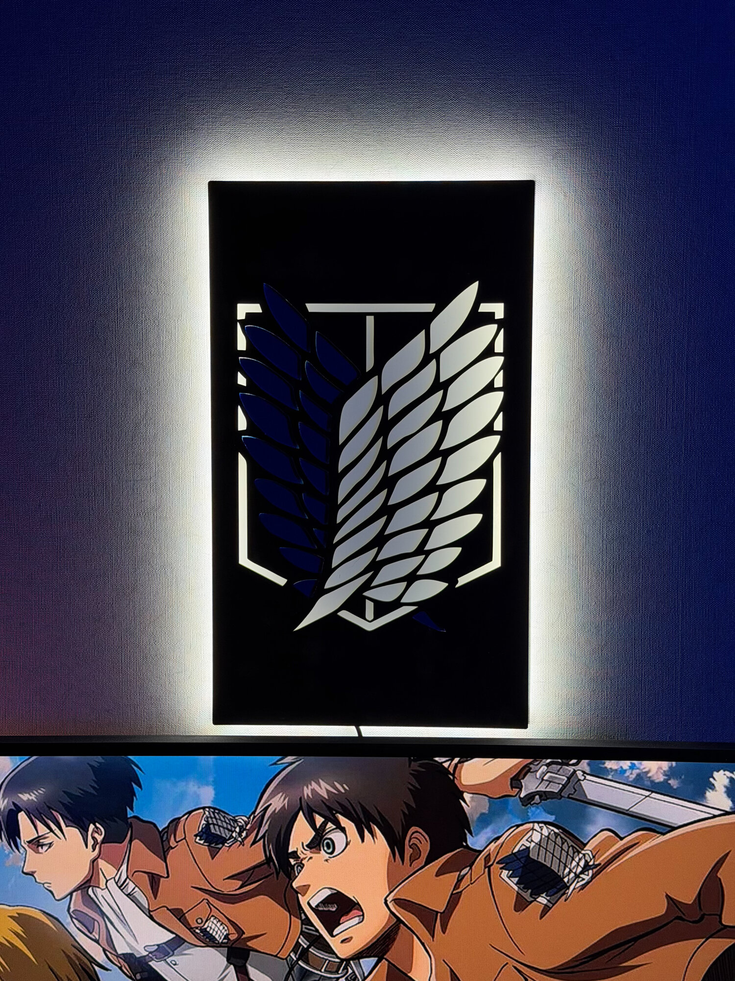 Настенный светильник по аниме сериалу Атака титанов "Разведкорпус"