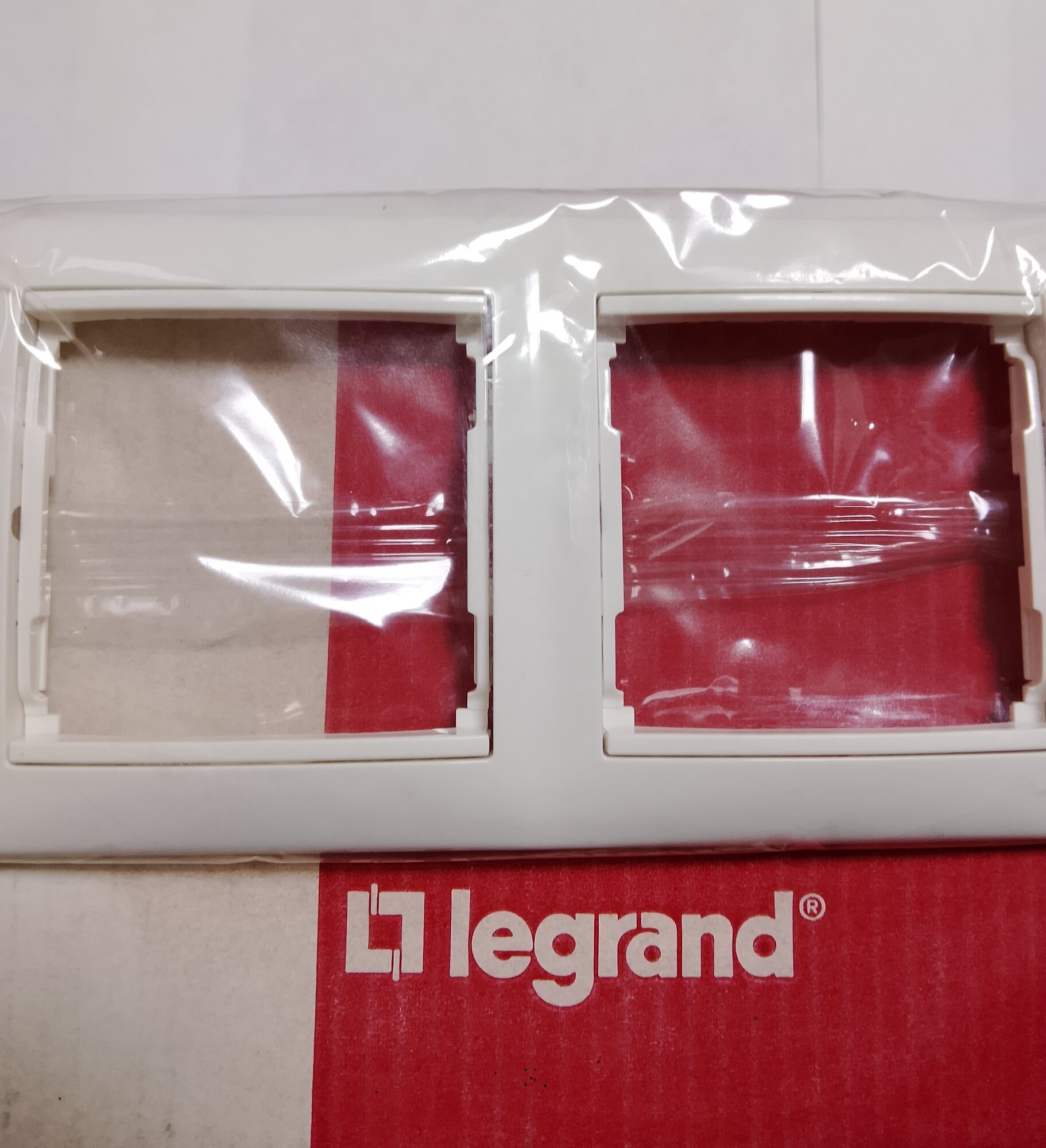 Рамка 2-ая LEGRAND цвет белый Valena модель 7 744 52.