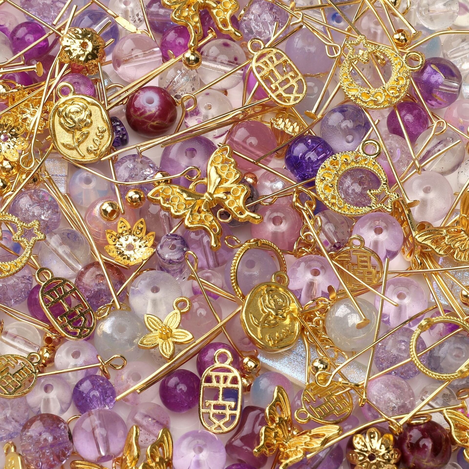 Стеклянные бусины разных цветов и аксессуары из сплавов в золотом и серебряном цвете, набор из смешанных материалов для изготовления браслетов, ожерелий и подвесок своими руками.