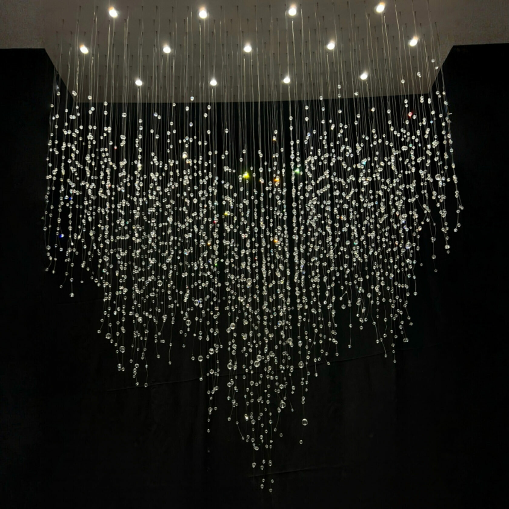 Инсталляция из хрустального бисера
