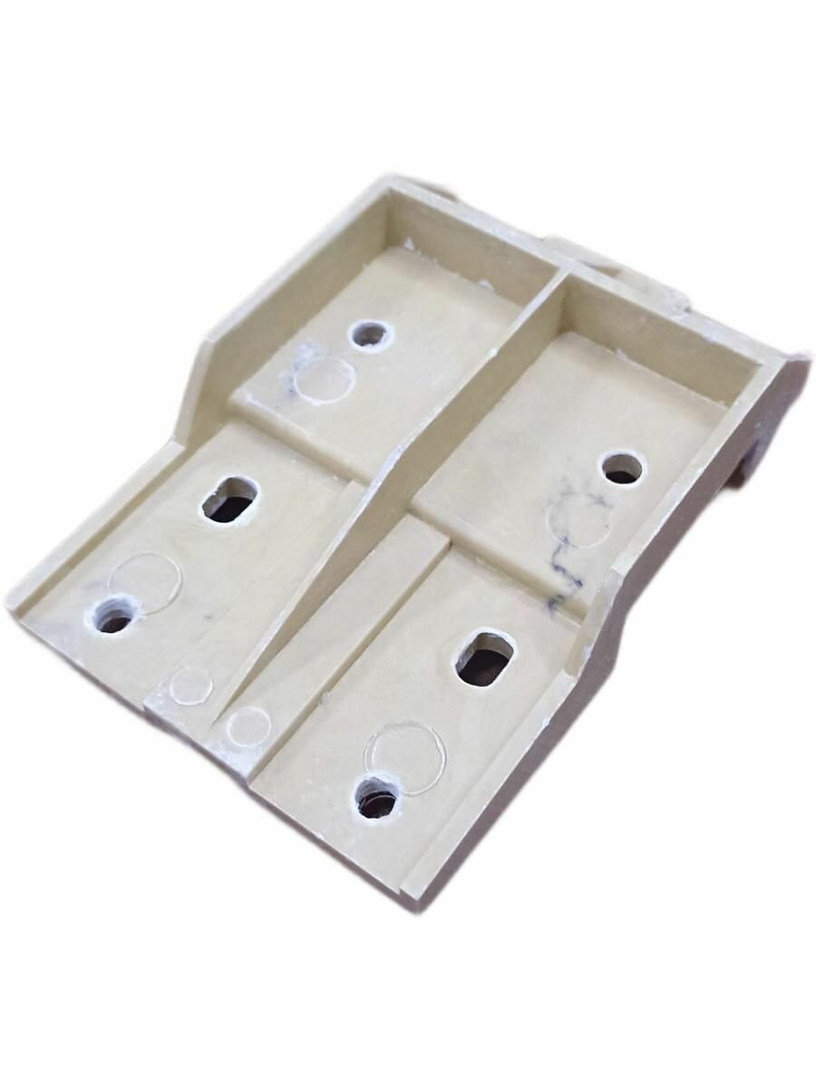 Площадка полюсов контактора КТ-6022