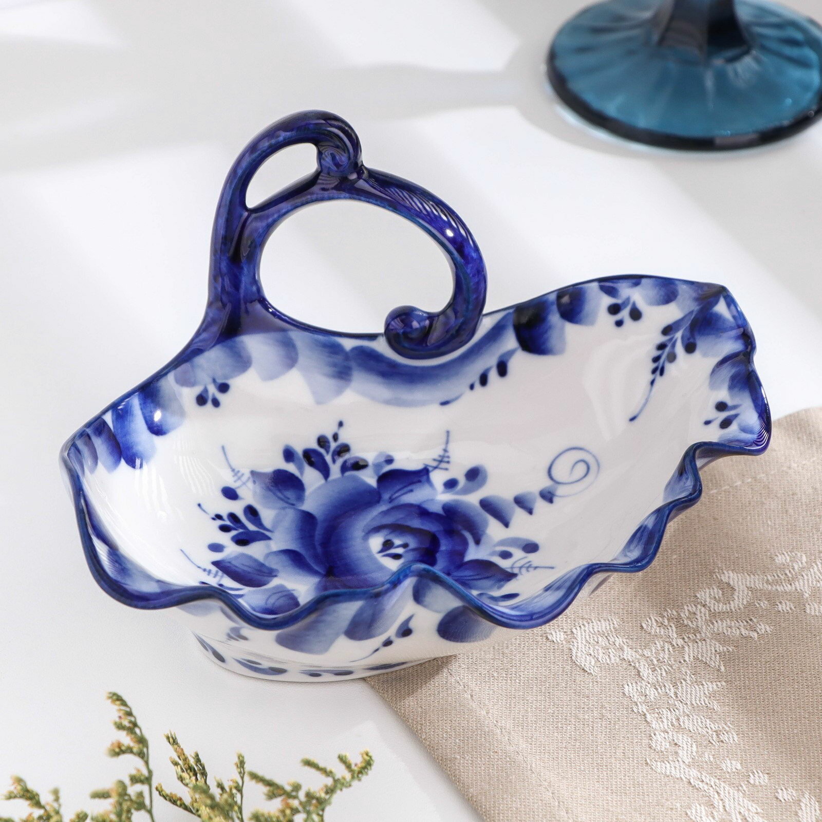 Салатник керамический "Цветок", 17.5x13.5x8 см, гжель, тематика праздника: 8 марта