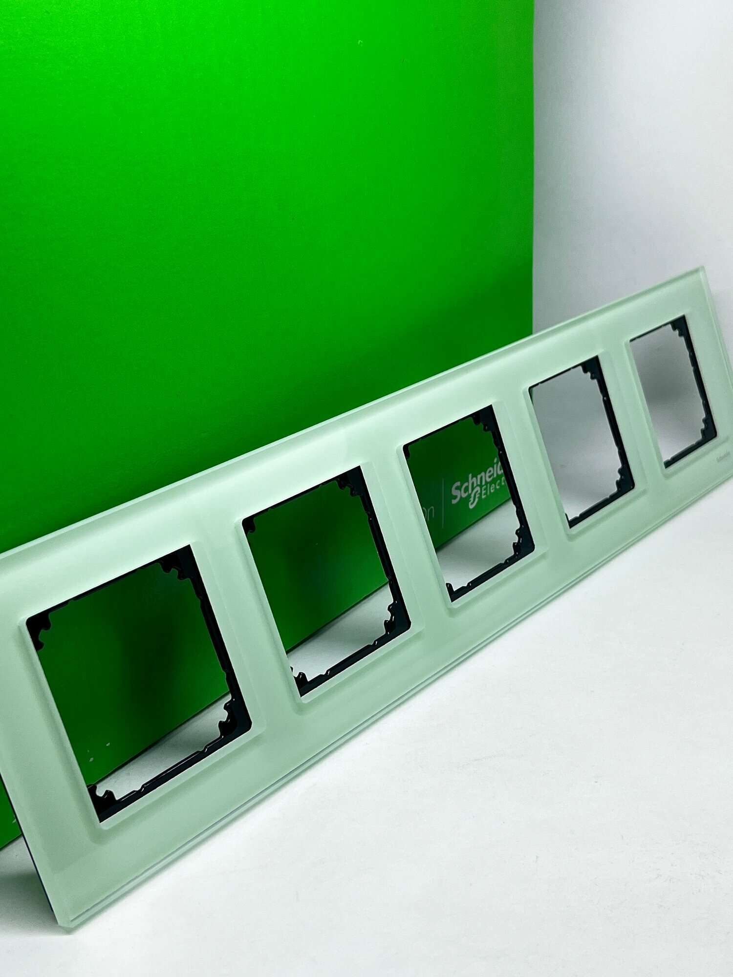 Рамка Schneider Electric Merten M-Elegance Стекло 5 постов. Изумруд MTN404504