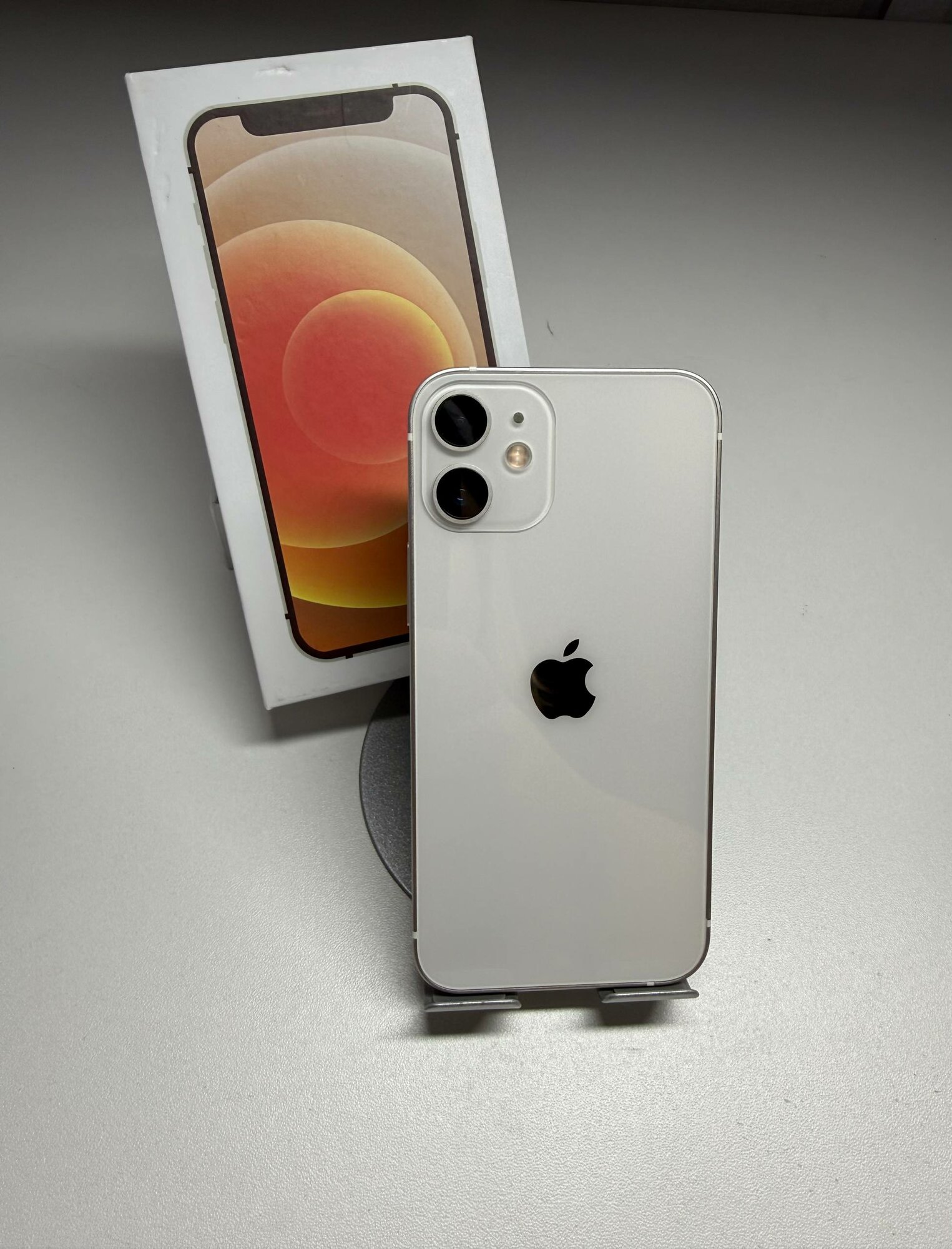 Б/У Смартфон Apple iPhone 12 mini 256 ГБ, белый, 5,4"