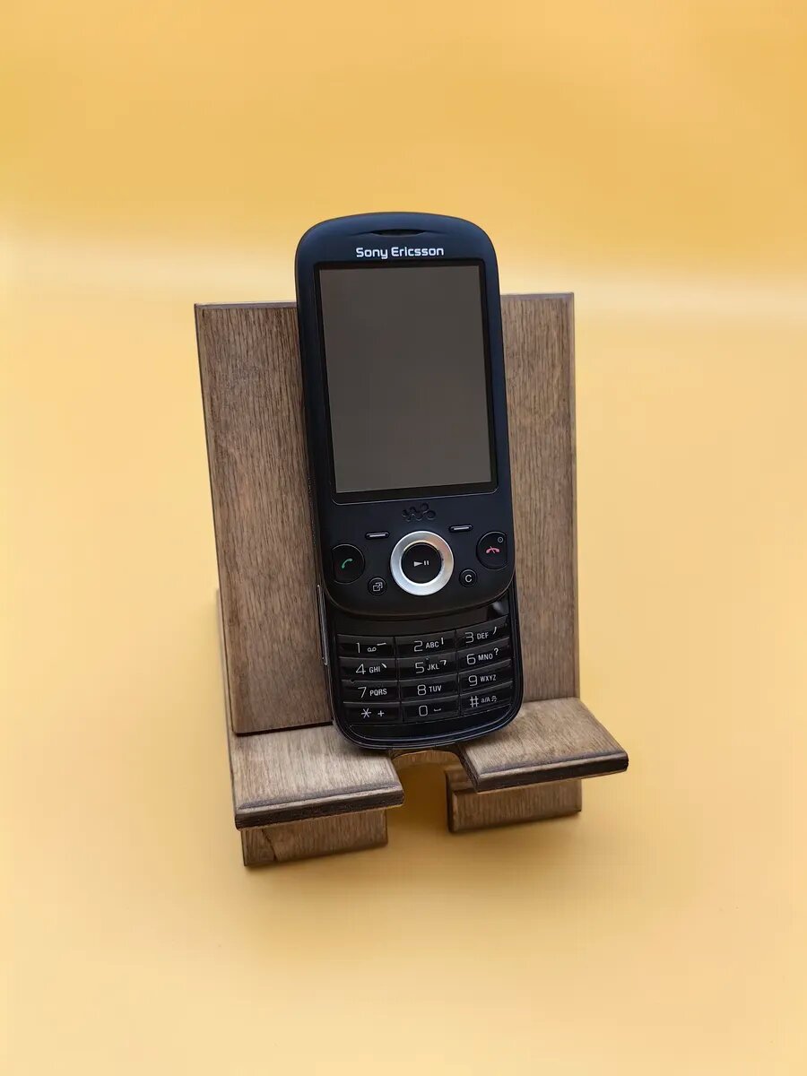 Мобильный кнопочный телефон слайдер Sony Ericsson Zylo