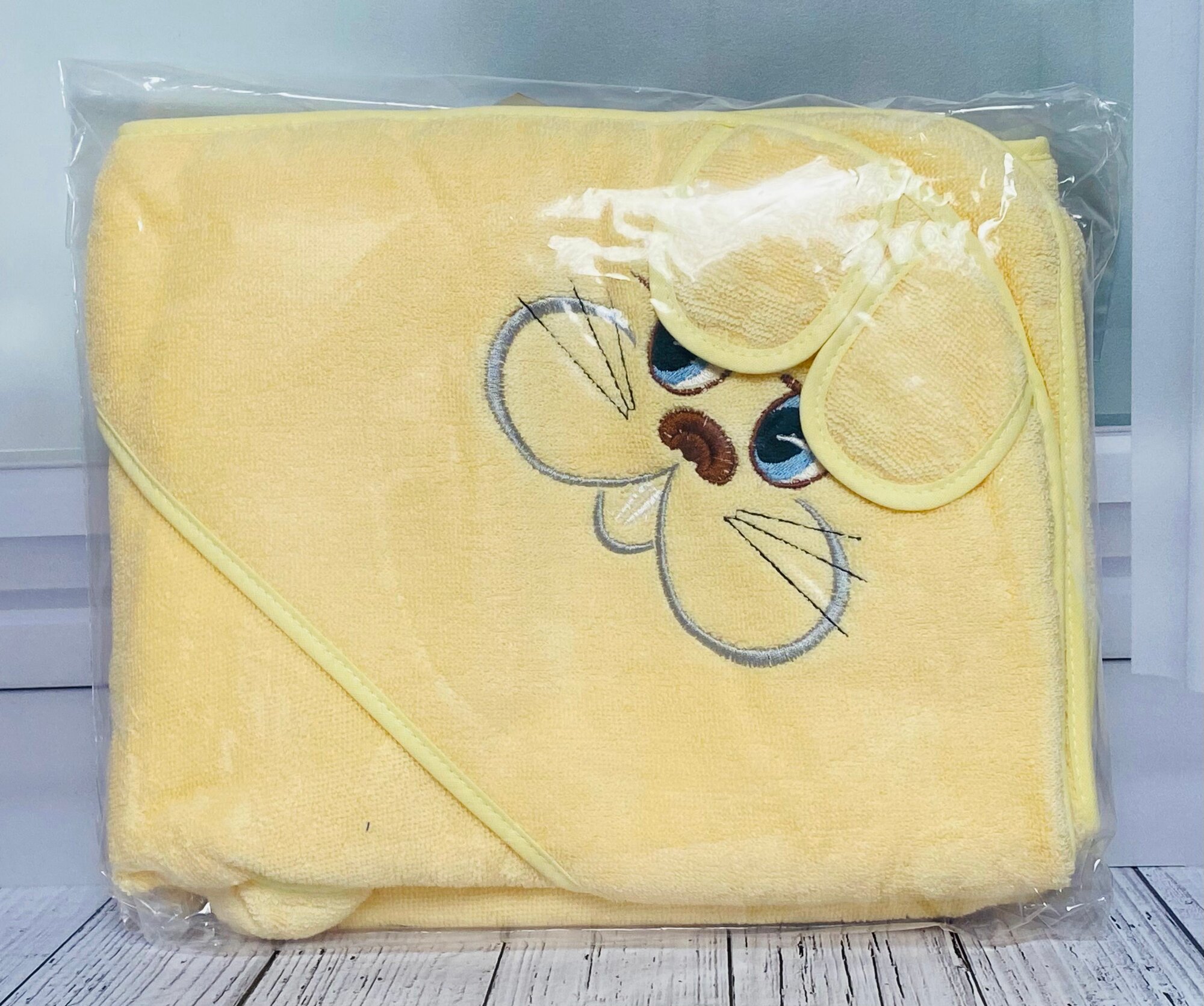 Полотенце Уголок с капюшоном махровое детское с вышивкой большое "Зайка" с ушками 100*100 см Кремовое