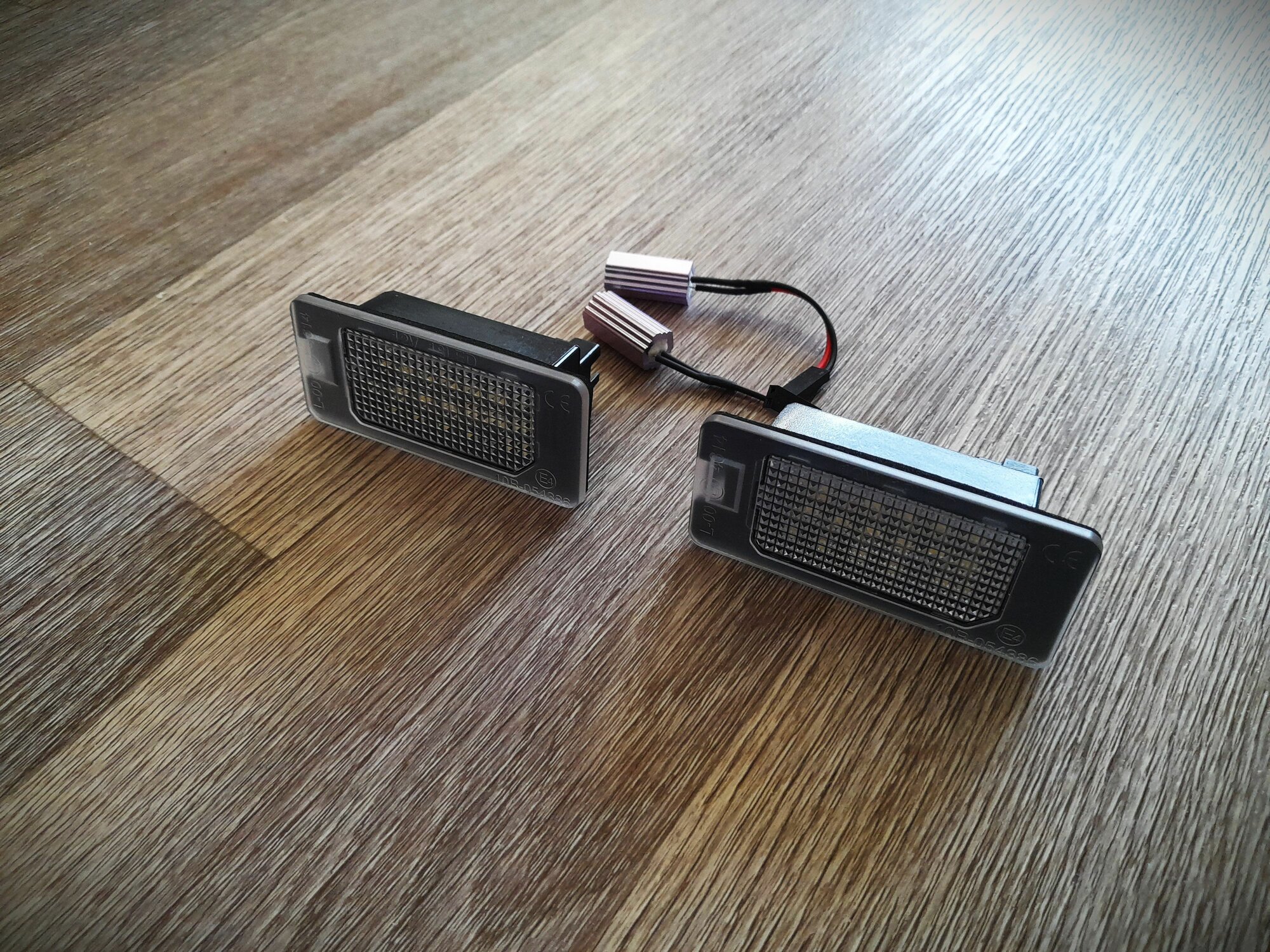 Плафоны фонари диодные LED подсветки номерного знака (2 шт.) на Фольксваген Джетта 6, 7; Гольф Plus 5, Пассат B7 B8