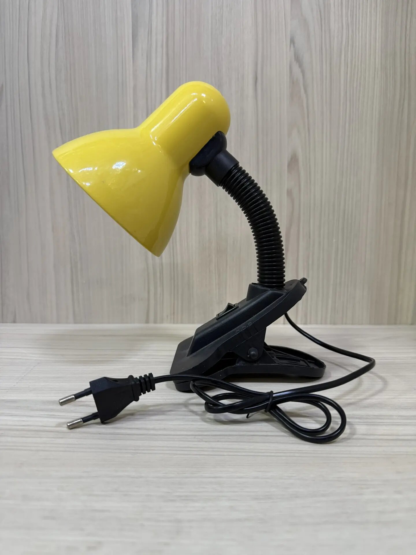 Настольная лампа "Camelion" KD-301, на прищепке, 60W, E27, желтый
