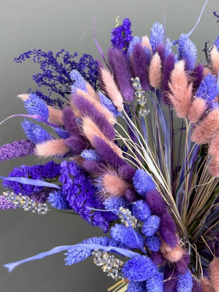 Букет из сухоцветов, в сиреневых тонах, для декора дома, 2 ленты, 8 соцветий солидаго, 80 веточек лаванды