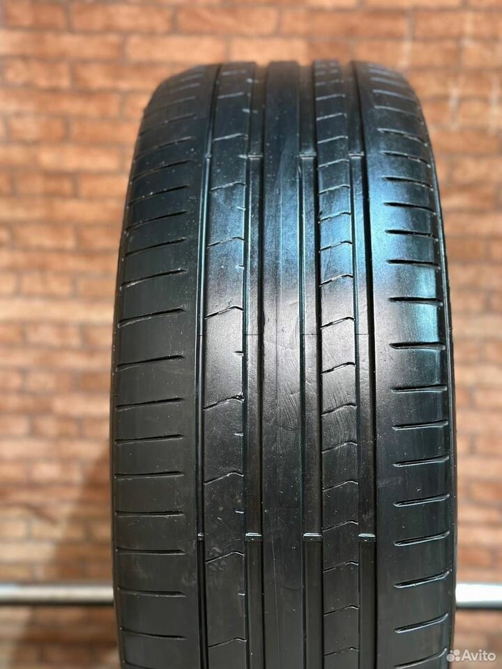 Pirelli P Zero PZ4 245/40 R20