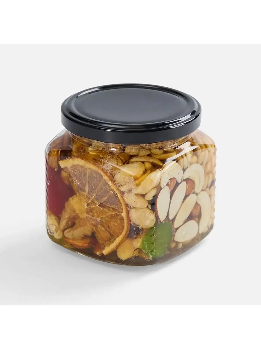 Медовый десерт с орехами и цукатами