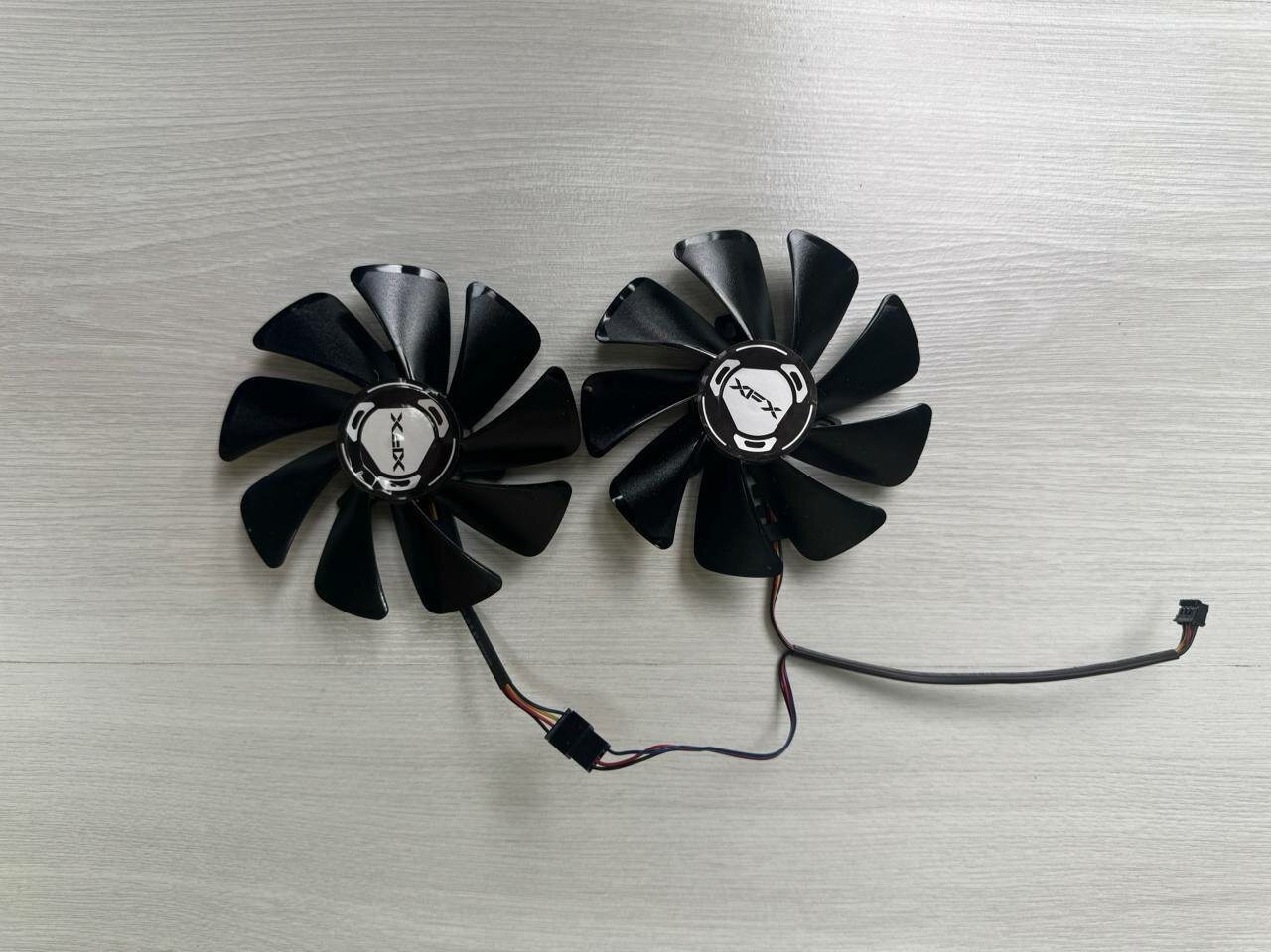 Вентиляторы 2шт. для видеокарты XFX 5700 5600 CF1010U12S