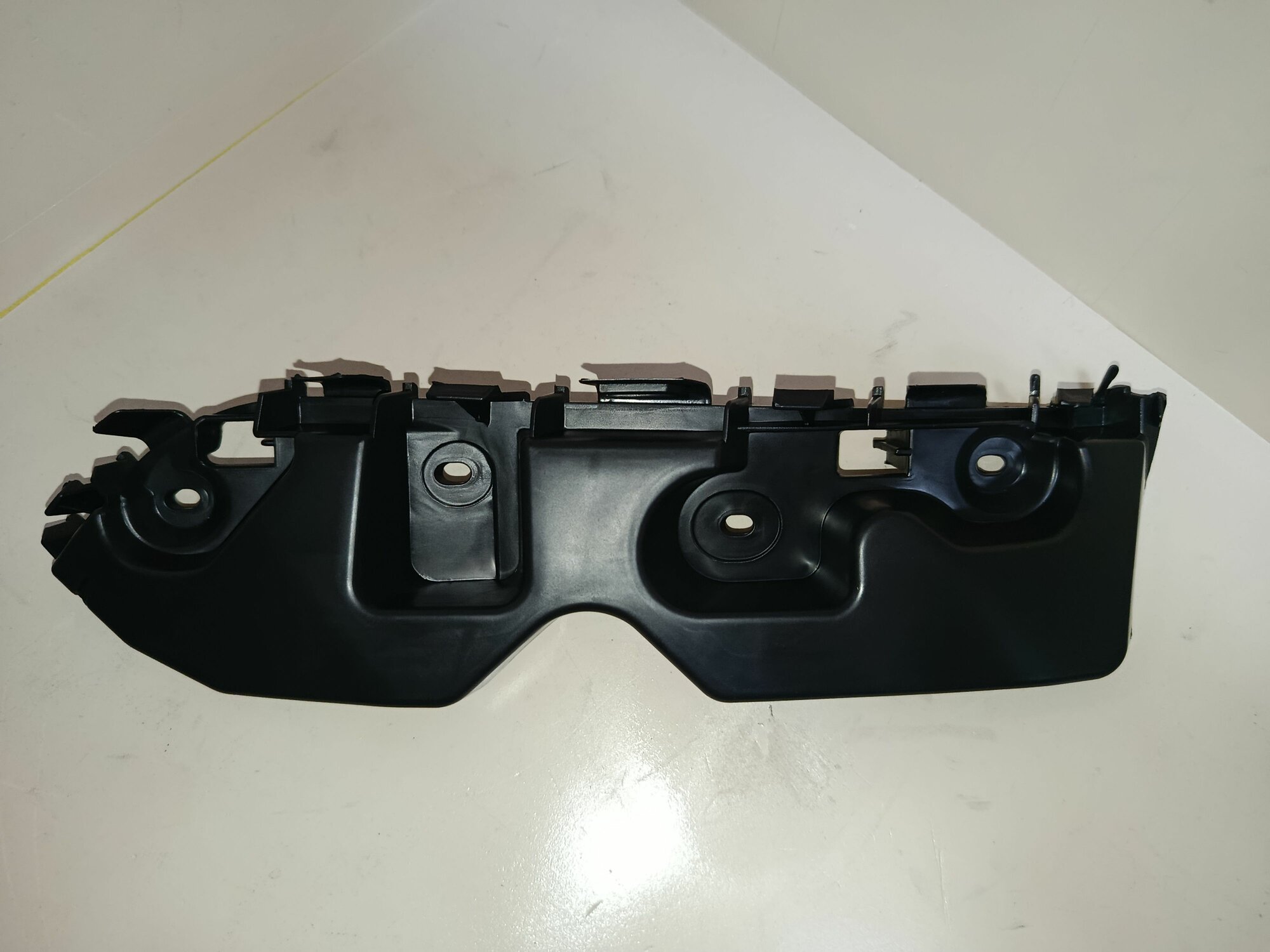 Кронштейн бампера переднего правый O.E.M. OEM0025KBPR