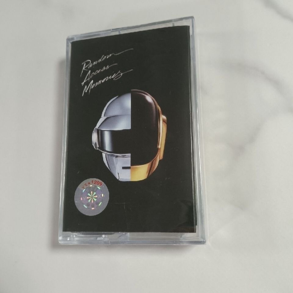 Аудиокассета Daft Punk — Random Access Memories, чёрный корпус, 13 треков, хит Get Lucky, новая, запечатана, подарок