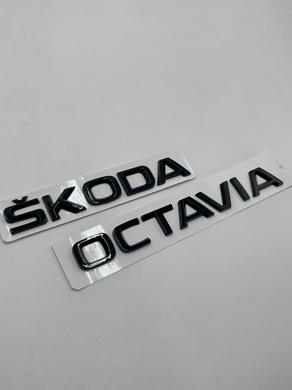 Надпись наклейка на багажник SKODA Шкода + Octavia Black