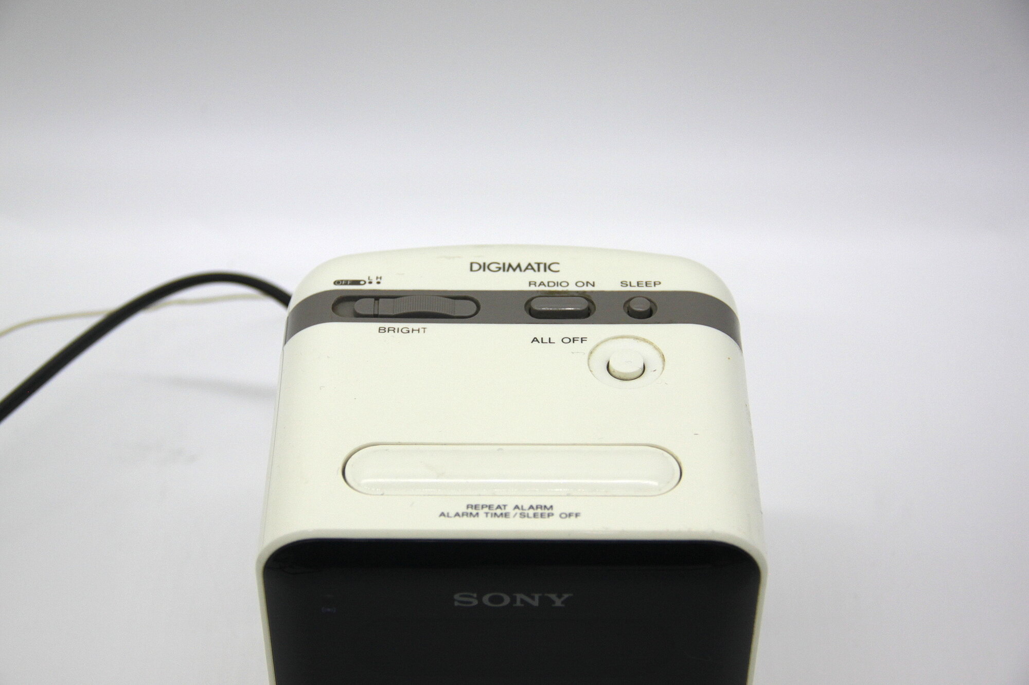 Радиобудильник Sony ICF-101W