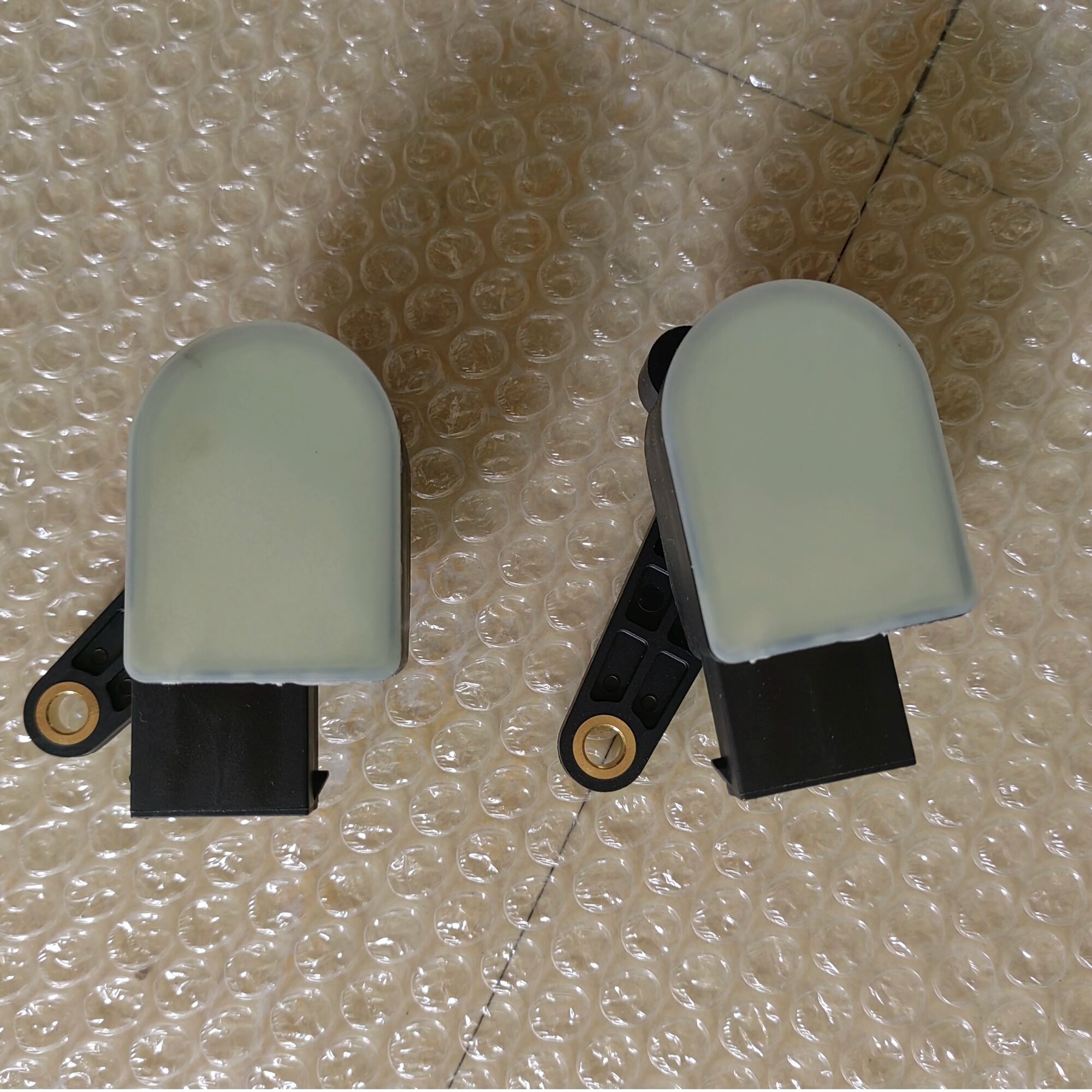 Датчик высоты пневмоподвески (1 или 2 шт.) для Audi A8 (4E) и VW Phaeton (02-16) 2 Pieces