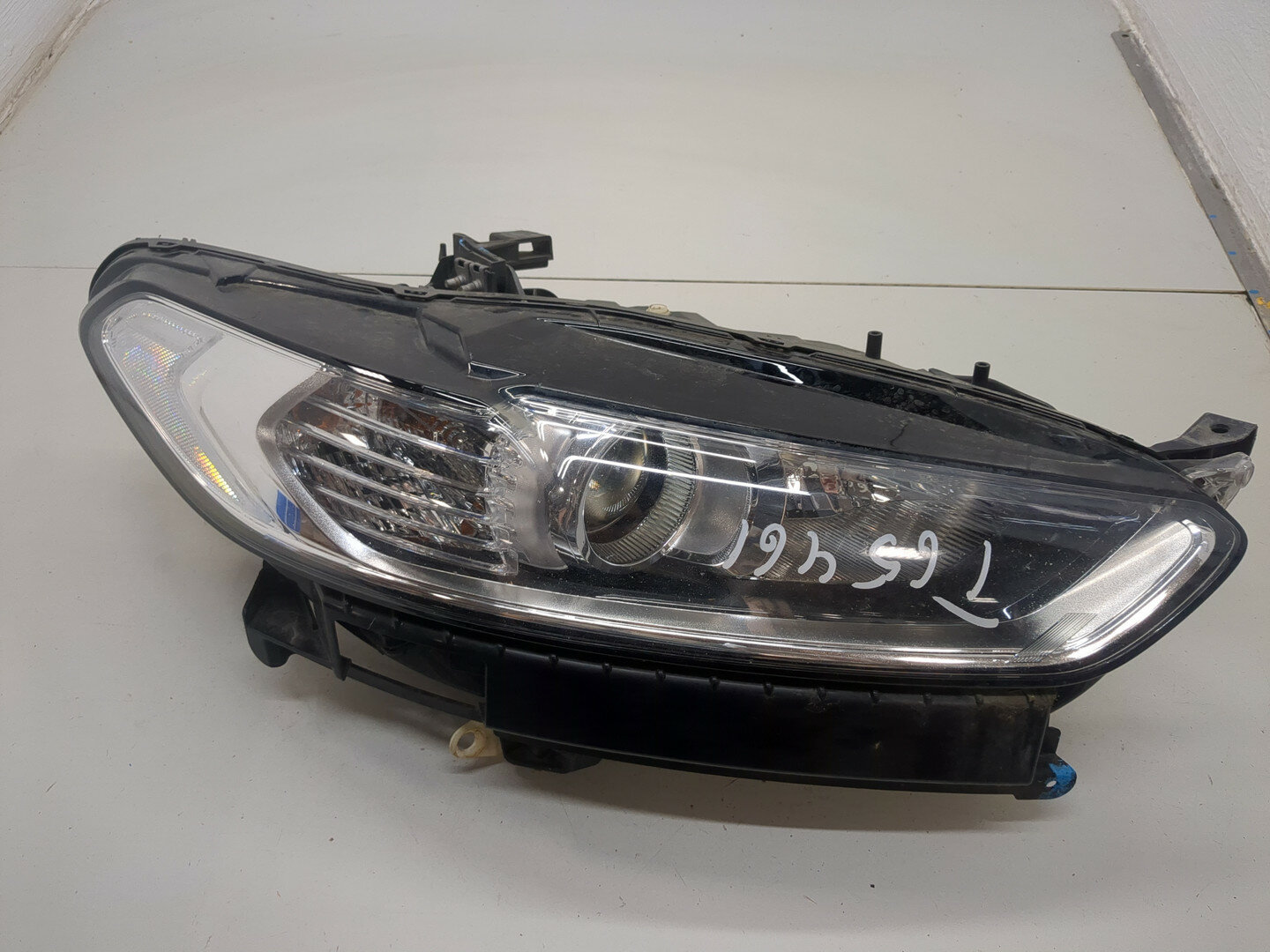 Фара (передняя) правая Ford Mondeo 5 Б/У