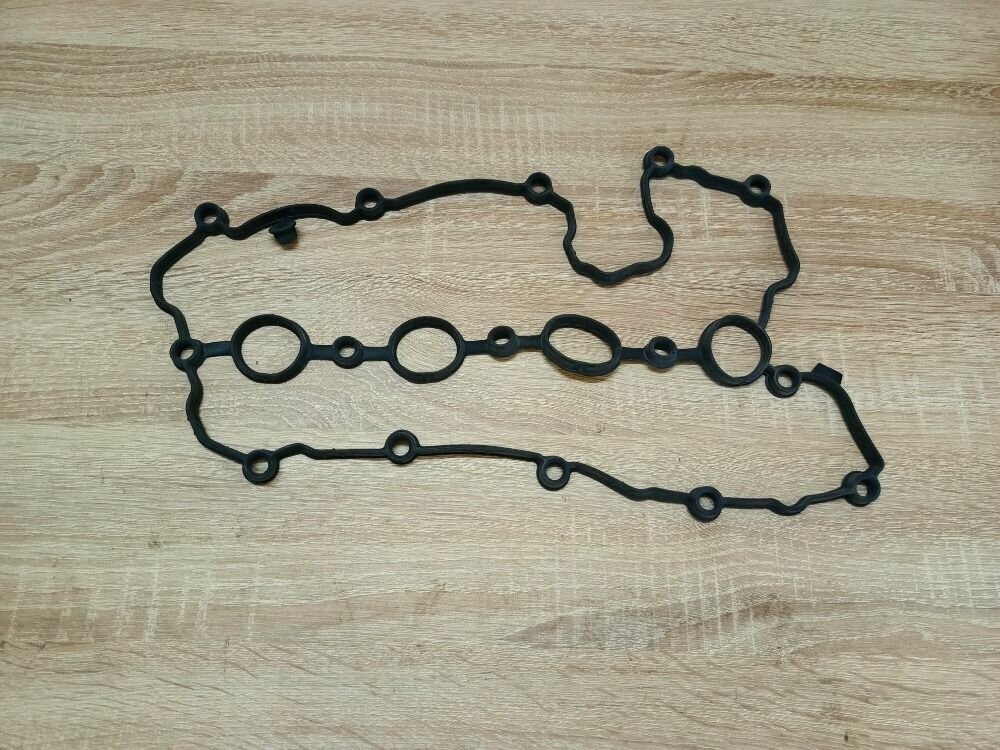 Прокладка клапанной крышки левая Audi Q7 4L новая 079103483T