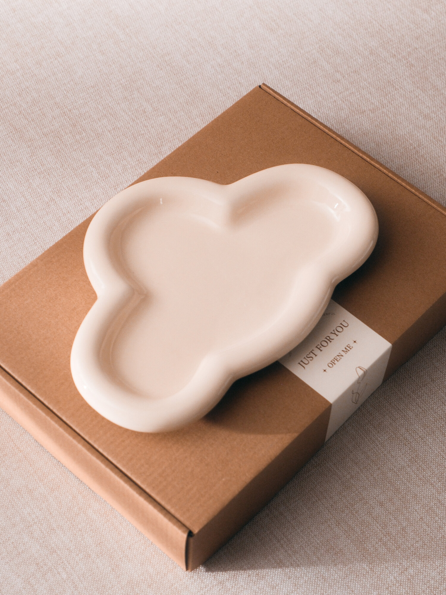 Декоративная тарелка "Облако", керамика, сливочная, в подарочной упаковке