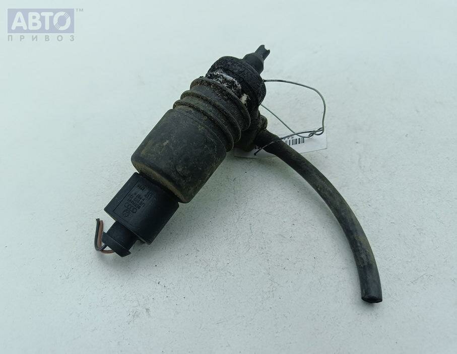 Насос (моторчик) омывателя стекла Volkswagen Passat B5