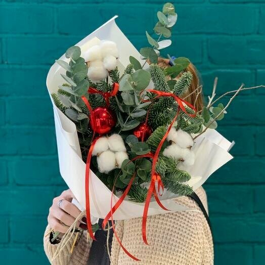 Букет новогодний из нобилиса и эвкалипта