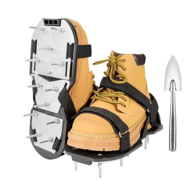 Садовые ботинки с гвоздями и лопатой