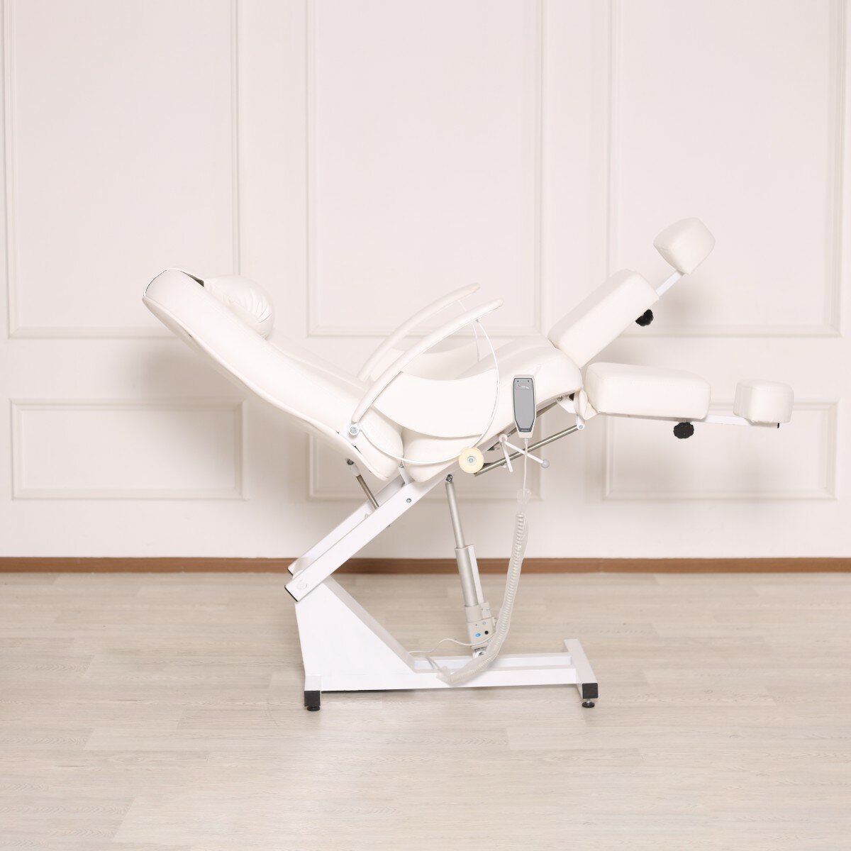 Педикюрное кресло Юлия (белое) на электроприводе 1 мотор IMIN - Имидж Инвентор