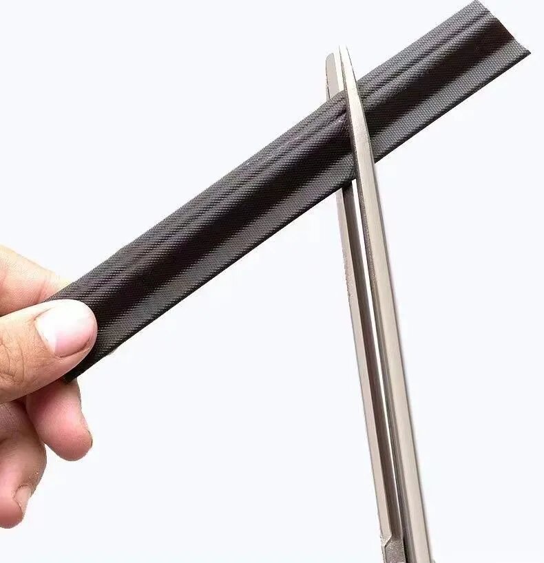 Самоклеящийся уплотнитель для окон и дверей пластиковых ПВХ. Оконный, дверной утеплитель, резинка от сквозняка