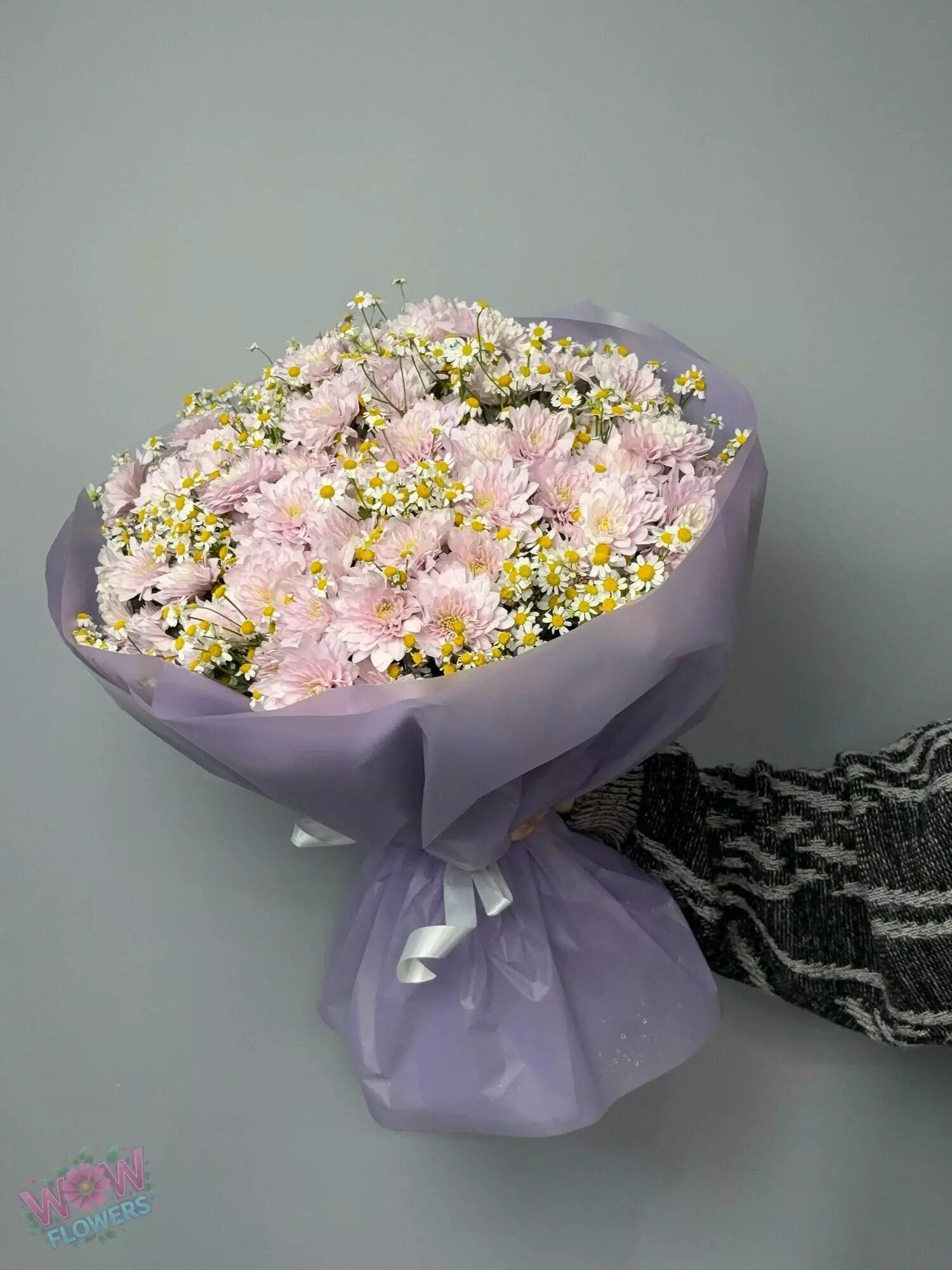 Букет "Розовый румянец", хризантемы и ромашки, воздушный, доставка