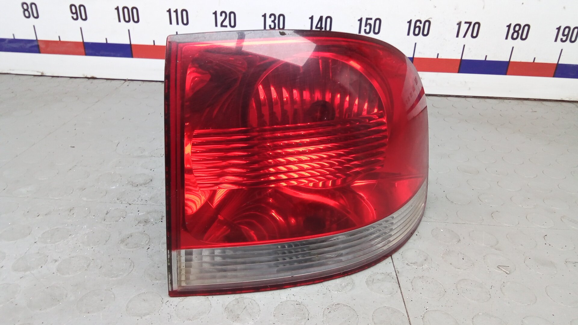 Фонарь задний правый VOLKSWAGEN TOUAREG 7L