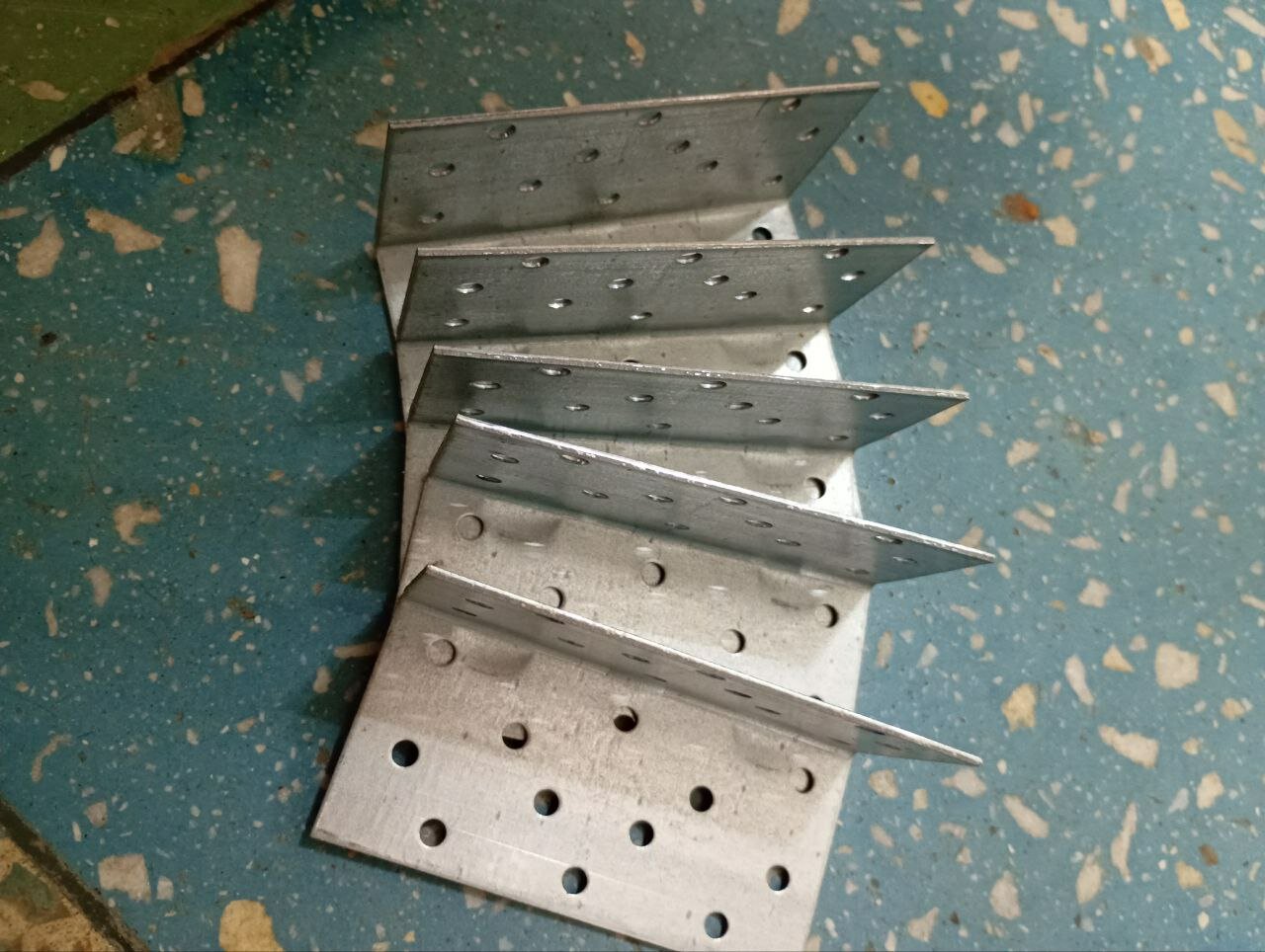 Уголок крепежный металлический 50х50х100х2,0мм KUR 10 штук широкий равносторонний оцинкованный ,