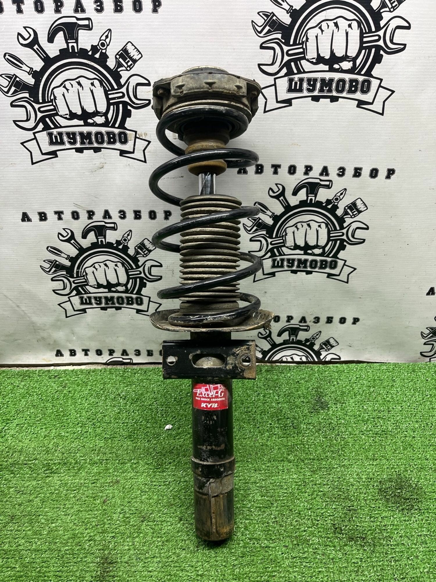 Стойка амортизатора передняя левая Skoda Fabia. с пробегом