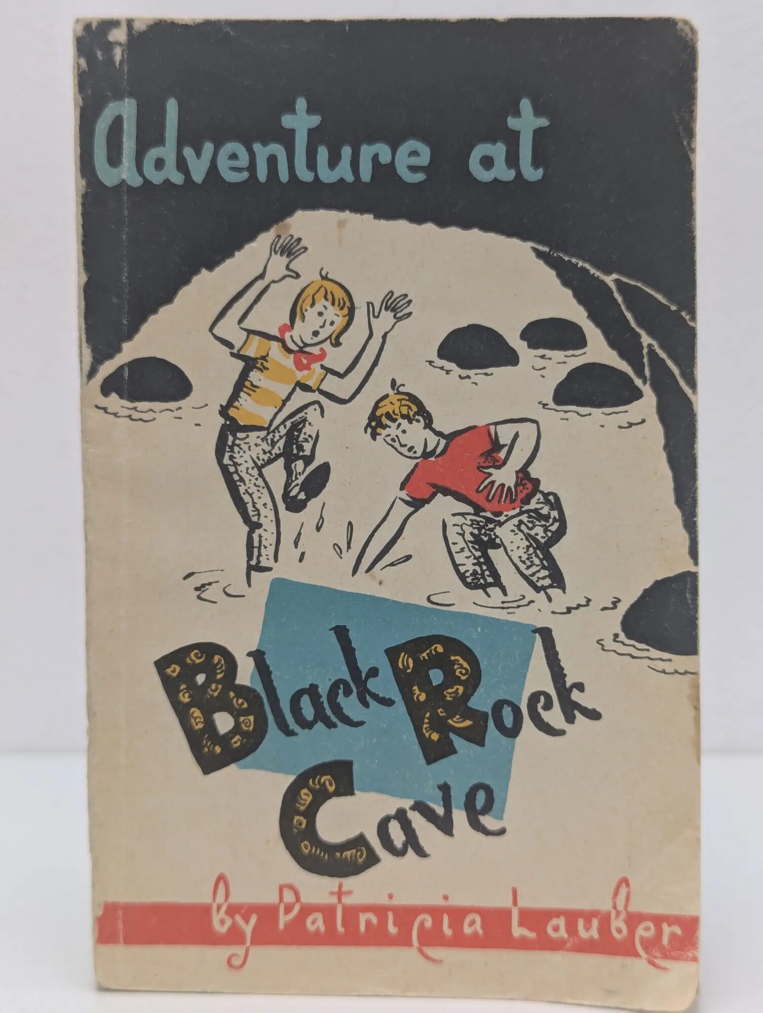 Adventure at Black Rock Cave. Приключение в Черном гроте и другие рассказы Лоубер Патриция 1970