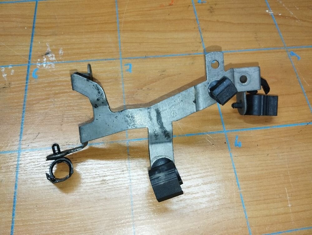 Кронштейн VAG Фольксваген Пассат Б7 Б/У с пробегом