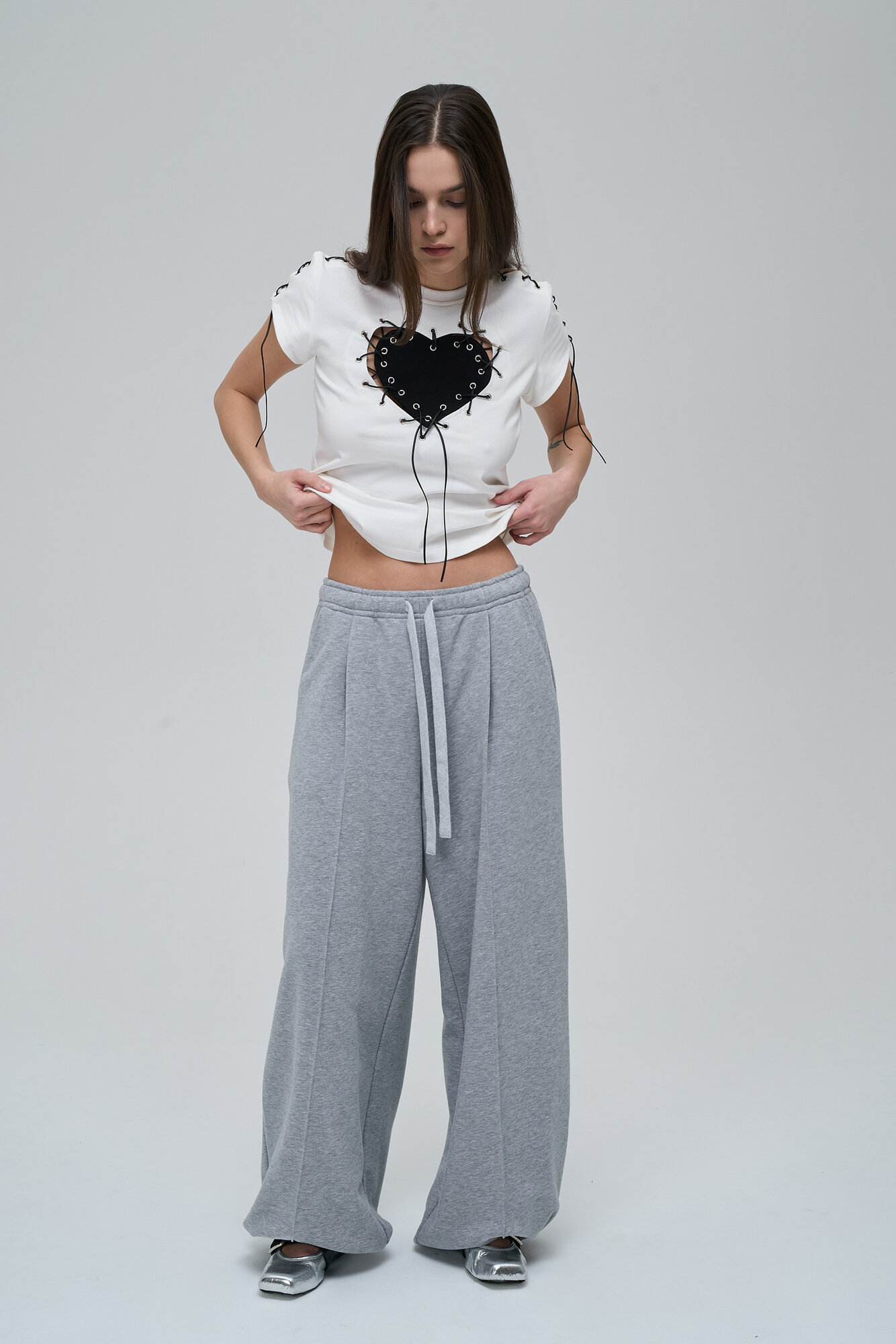 Брюки спортивные оверсайз "Раньше было хуже" женские, объемные трансформер: палаццо и джоггеры в одном. На кулиске, со стрелками, с карманами. Мягкий хлопок, универсальная посадка