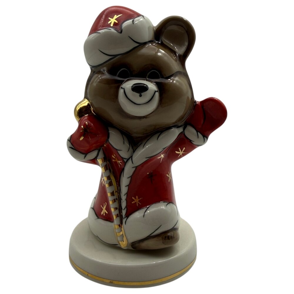 Фарфоровая статуэтка "Олимпийский Мишка - Дед Мороз", 2022-2024 гг, Вербилки, Россия (красный)
