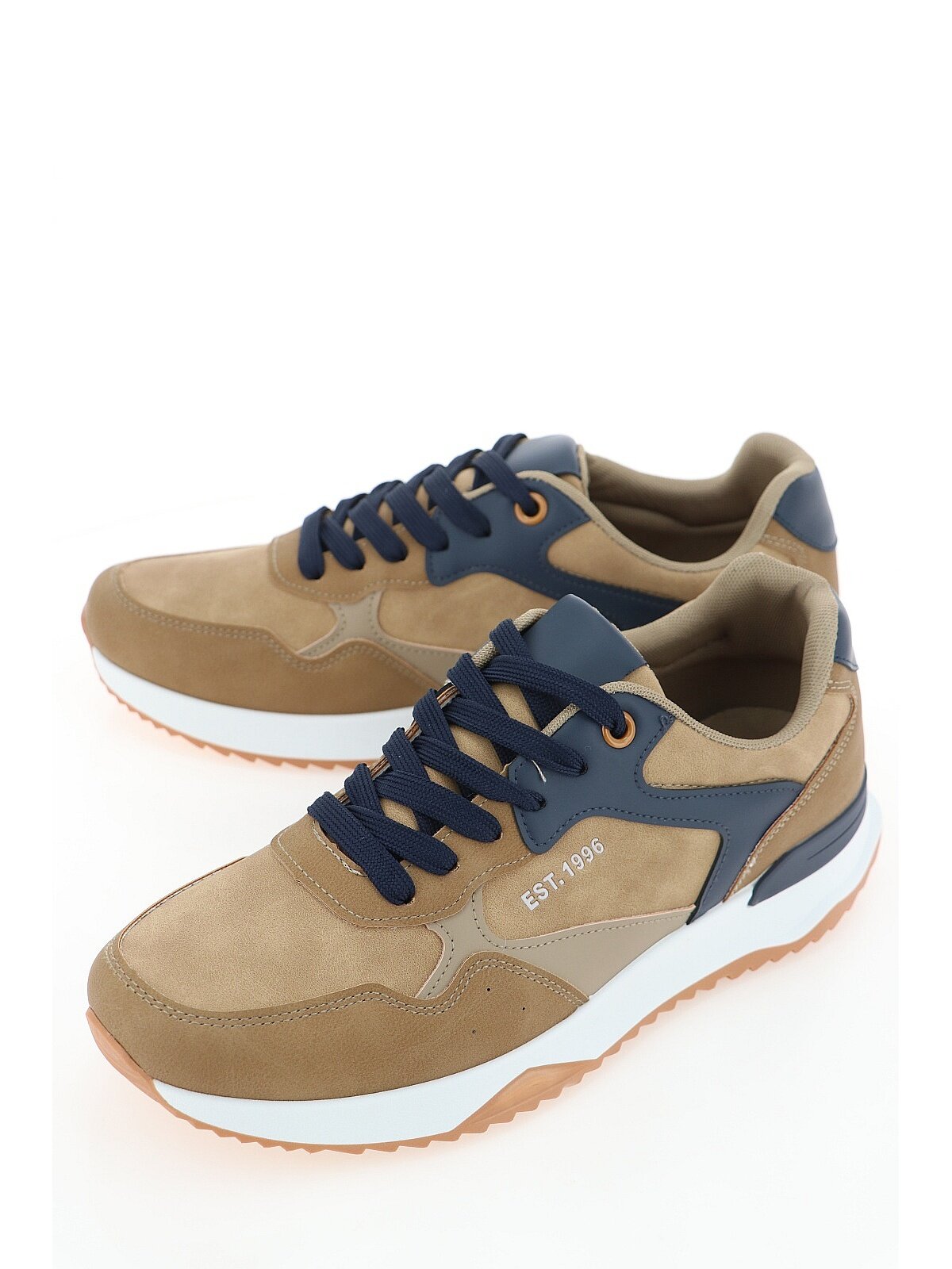 Кроссовки повседневные