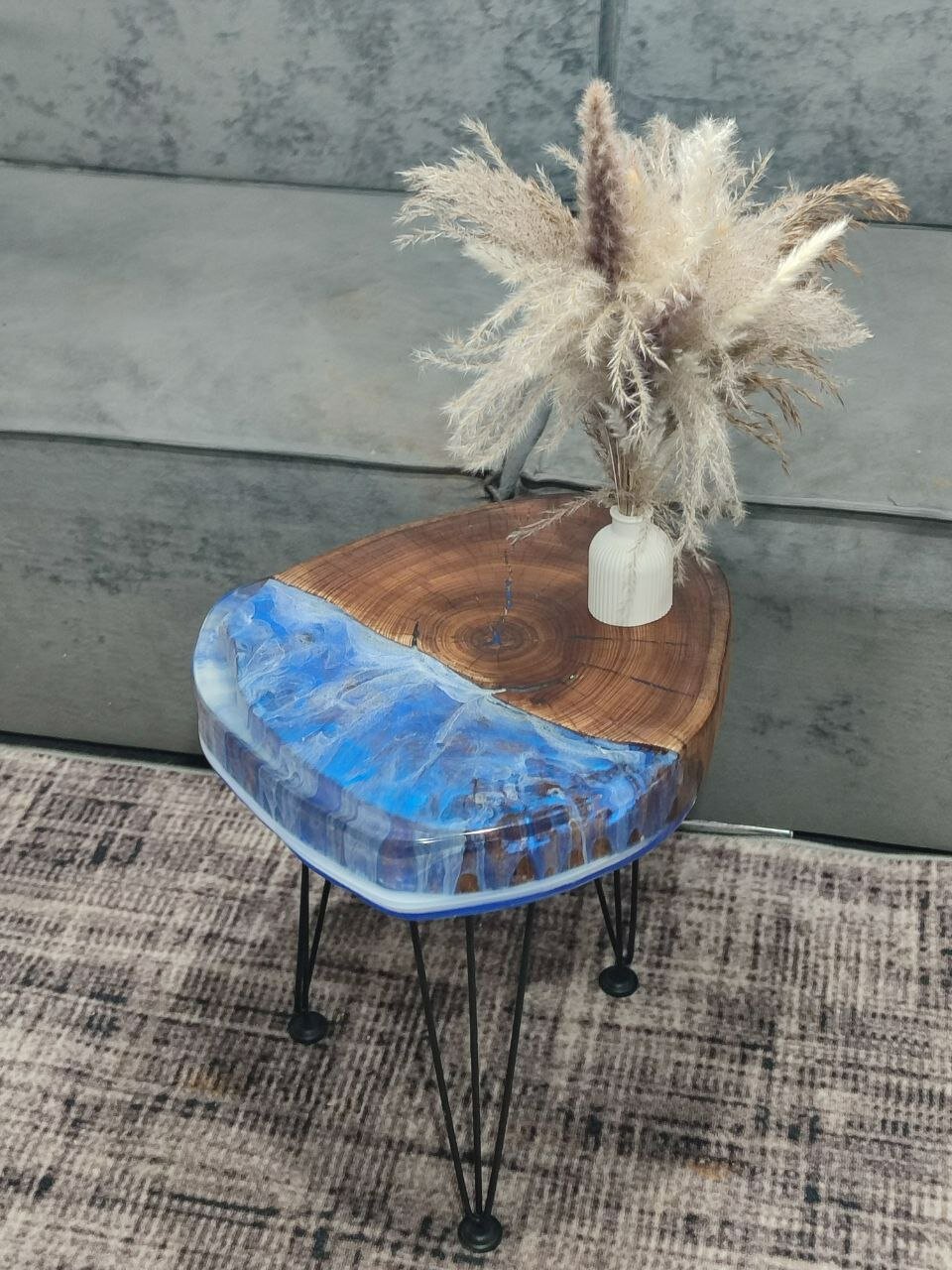 Журнальный стол из массива акации и эпоксидной смолы 46*40*53 ART-SLEB