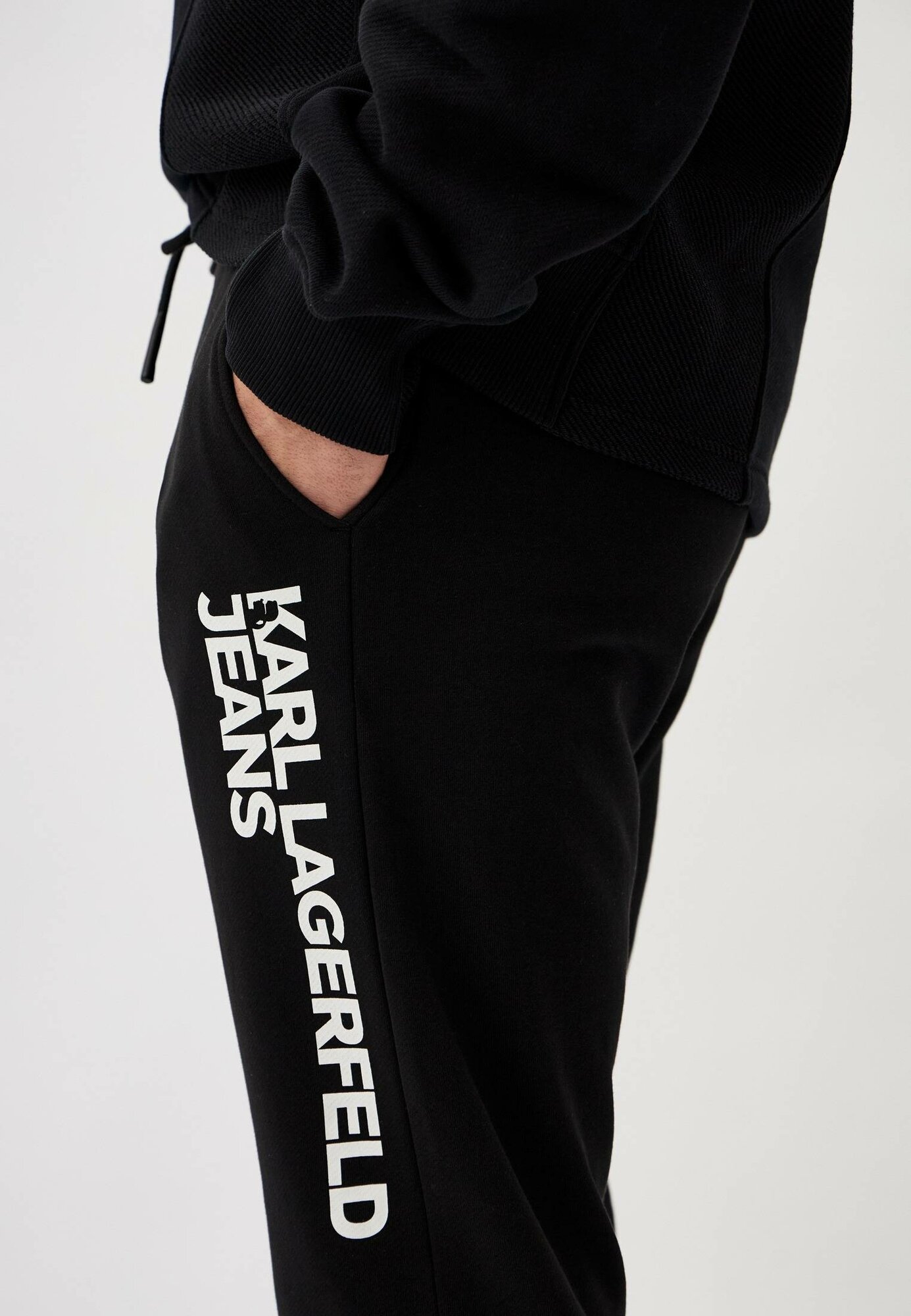Брюки джоггеры KARL LAGERFELD JEANS, размер XL, черный — фото 1