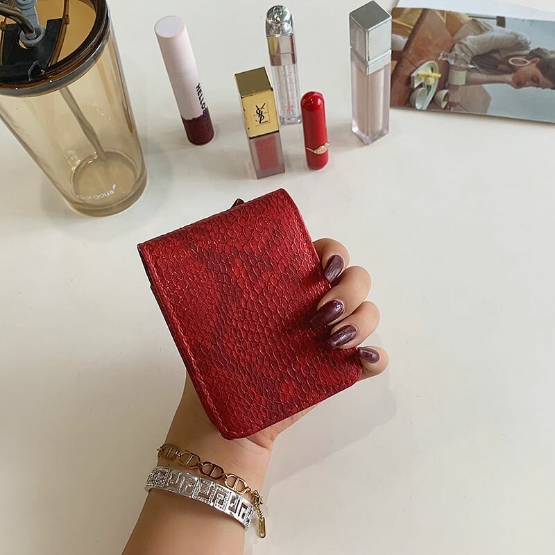 Футляр для помады с зеркалом